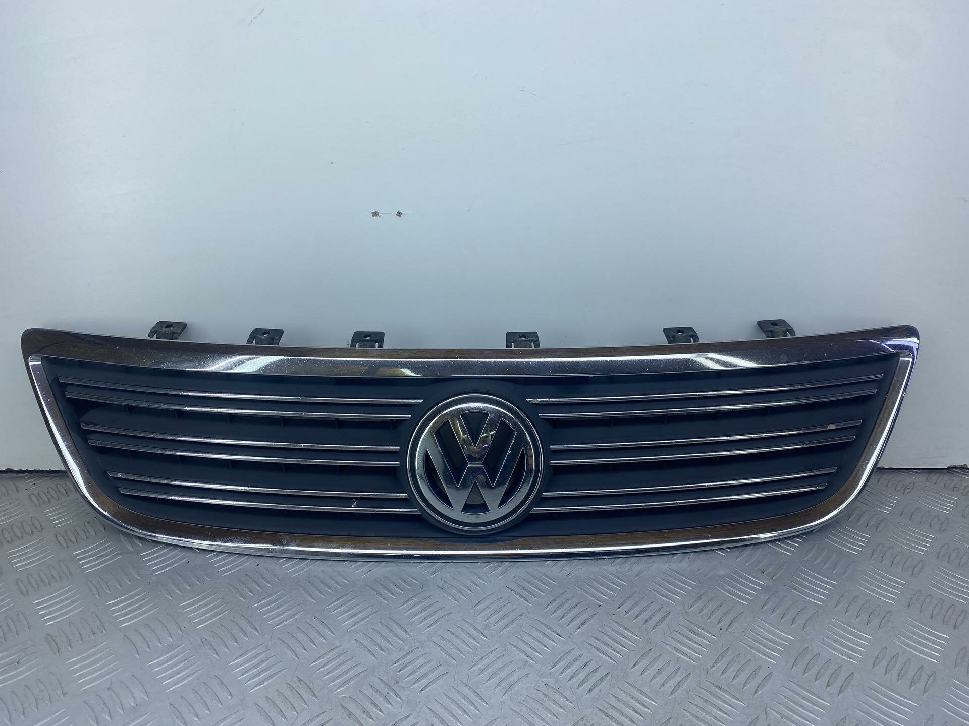 Решетка радиатора Volkswagen Phaeton рест. (2007 - 2010) 3D0853651H