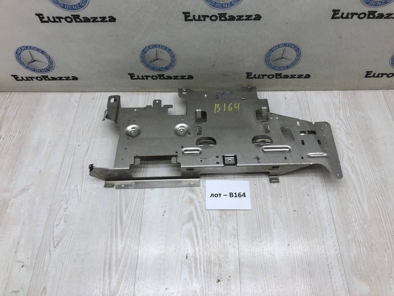 Кронштейн блоками управления Mercedes W220 A2208200111