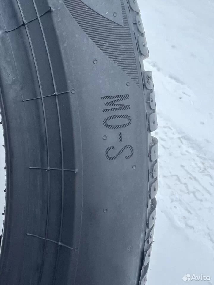 Pirelli P Zero Winter 255/40 R20 101V — фото 1