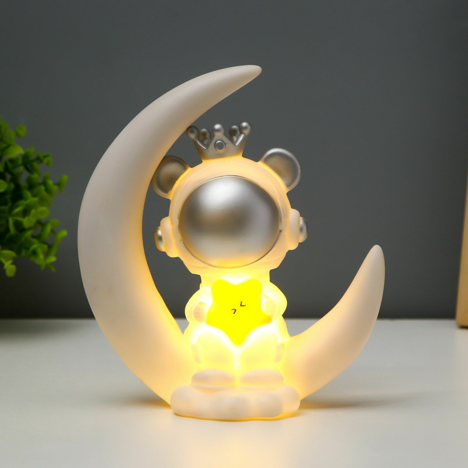 Фигурка световая "Принцесса космонавт", LED-ночник, USB, белый, 18x17x7 см