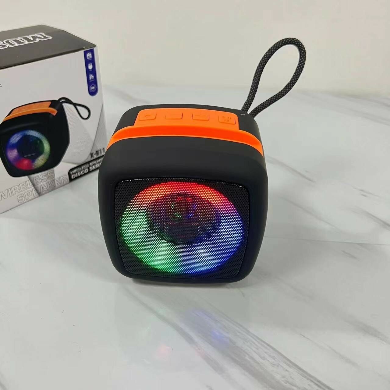 Портативный беспроводной динамик с бас-усилением и RGB-подсветкой, X911 черный, встроенная батарея