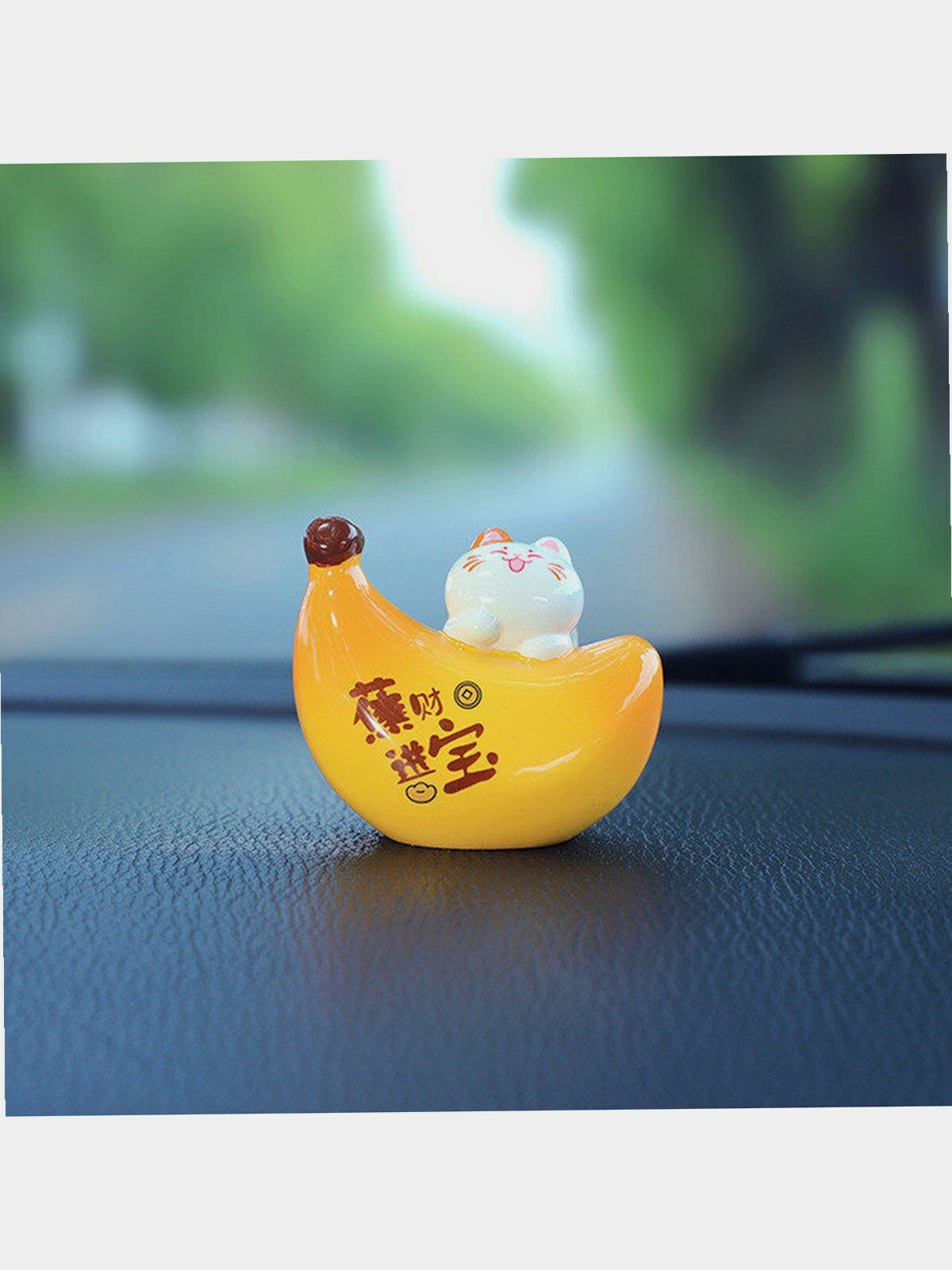 Cats car figurine resin creative car decor miniature interior ornament for gifts yellow