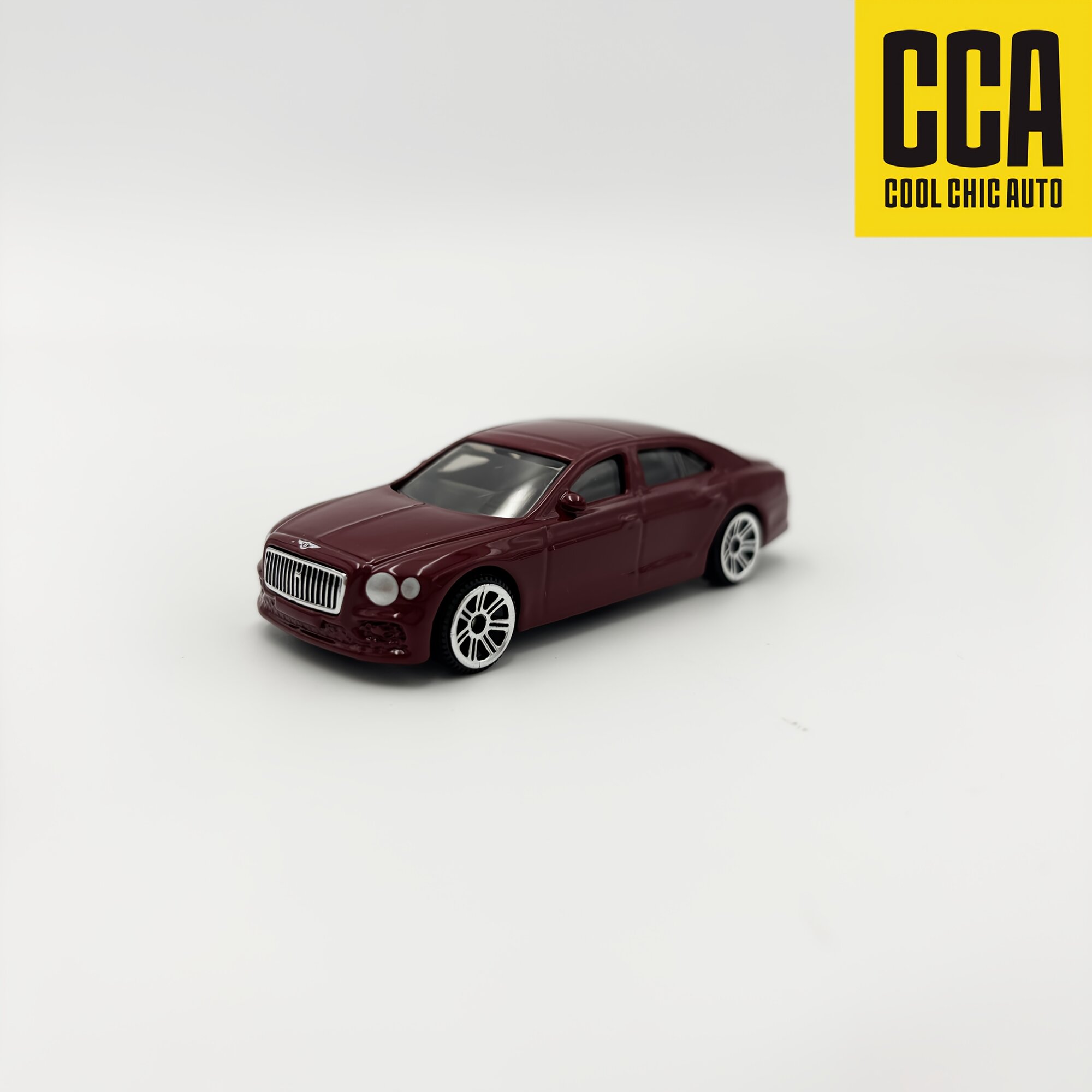 Масштабная модель легкового автомобиля 1:70, красный цвет, литая игрушка с чёрными колёсами