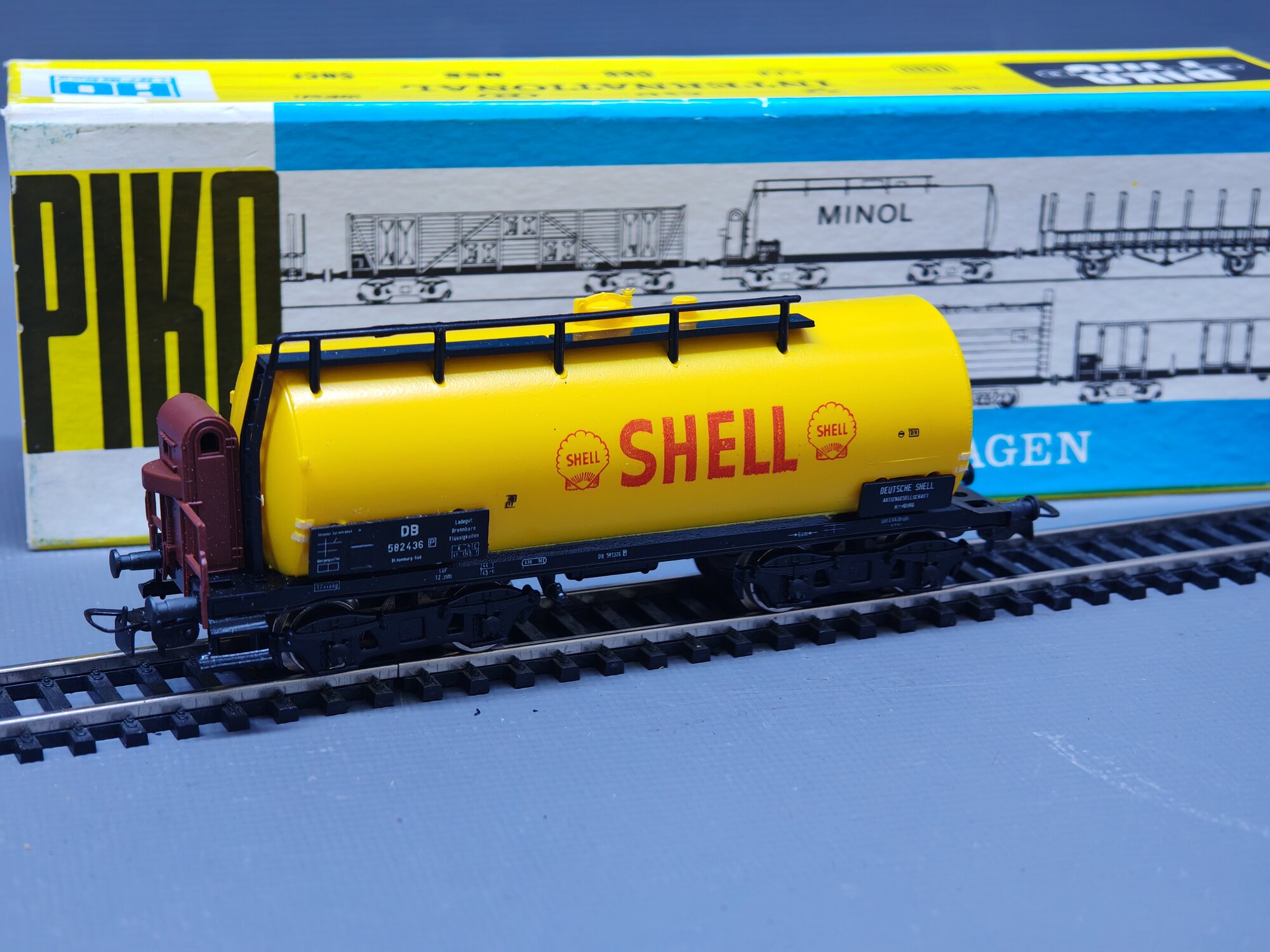 Модель цистерны "S h e l l" modellbahnwagen 1:87/16.5mm желтый