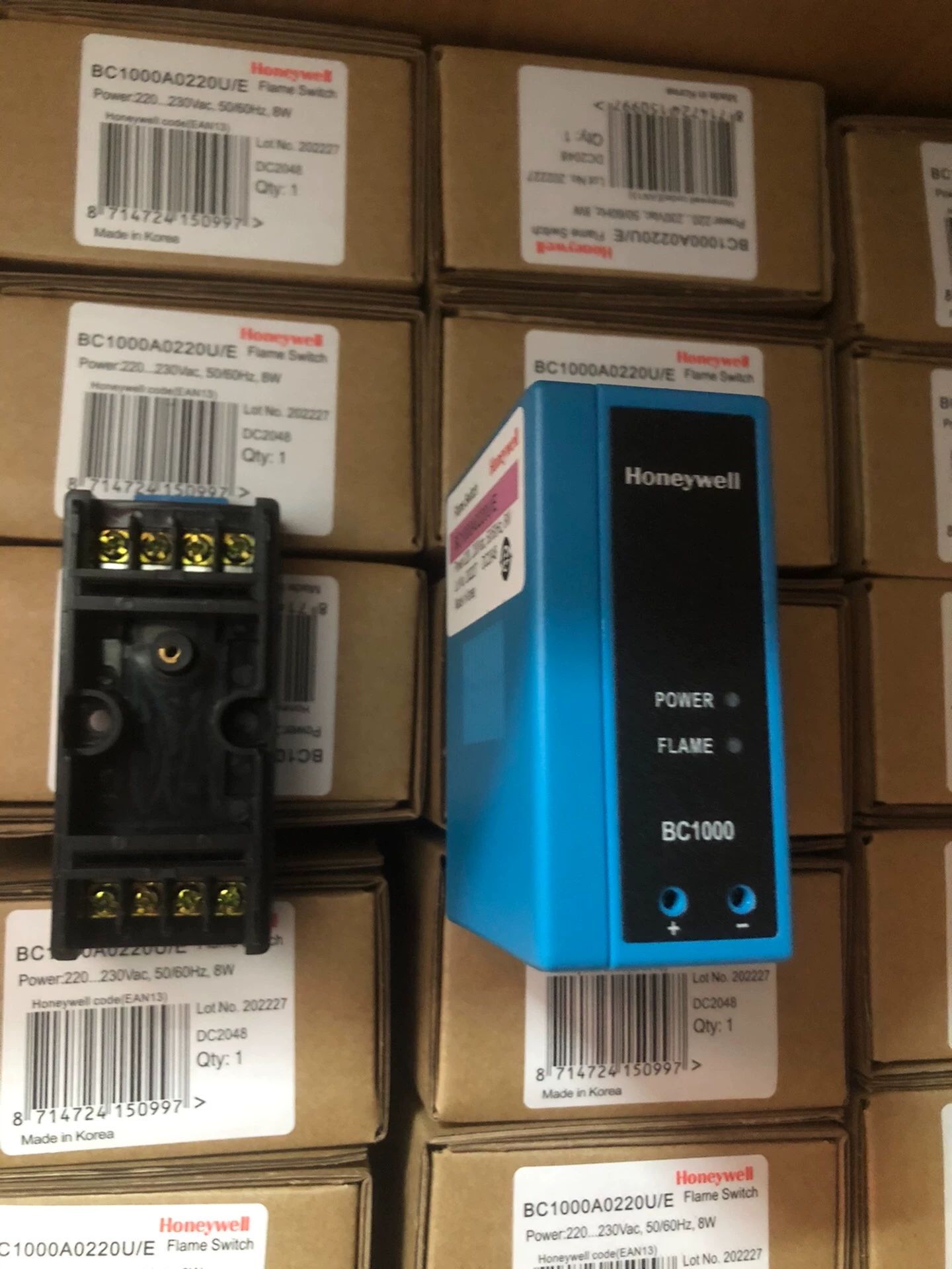 Реле контроля пламени Honeywell BC1000A0220U/E 230 В для УФ-датчиков C7027, C7035 и C7044