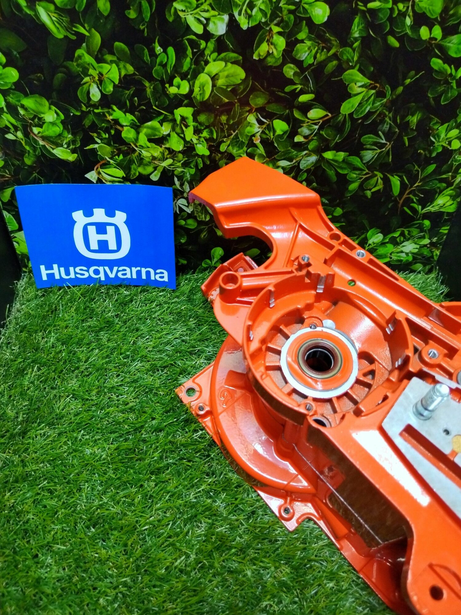 Картер двигателя на Husqvarna 365,372 (5036268-19, 5036268-76) FarmerTec PJ36501