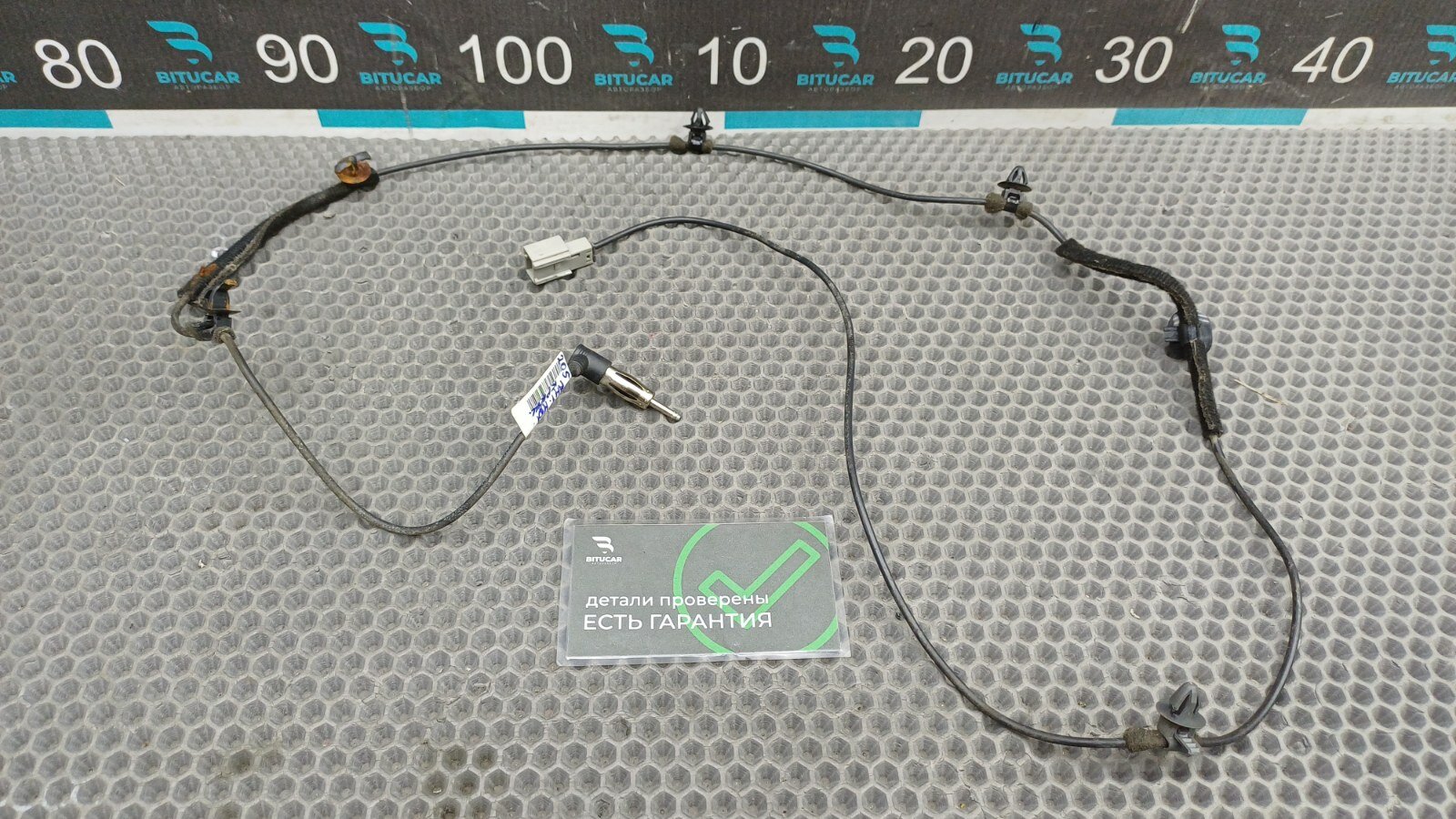Проводка антенны на крышу Kia Ceed II JD (2012–2018) Хэтчбек Красный