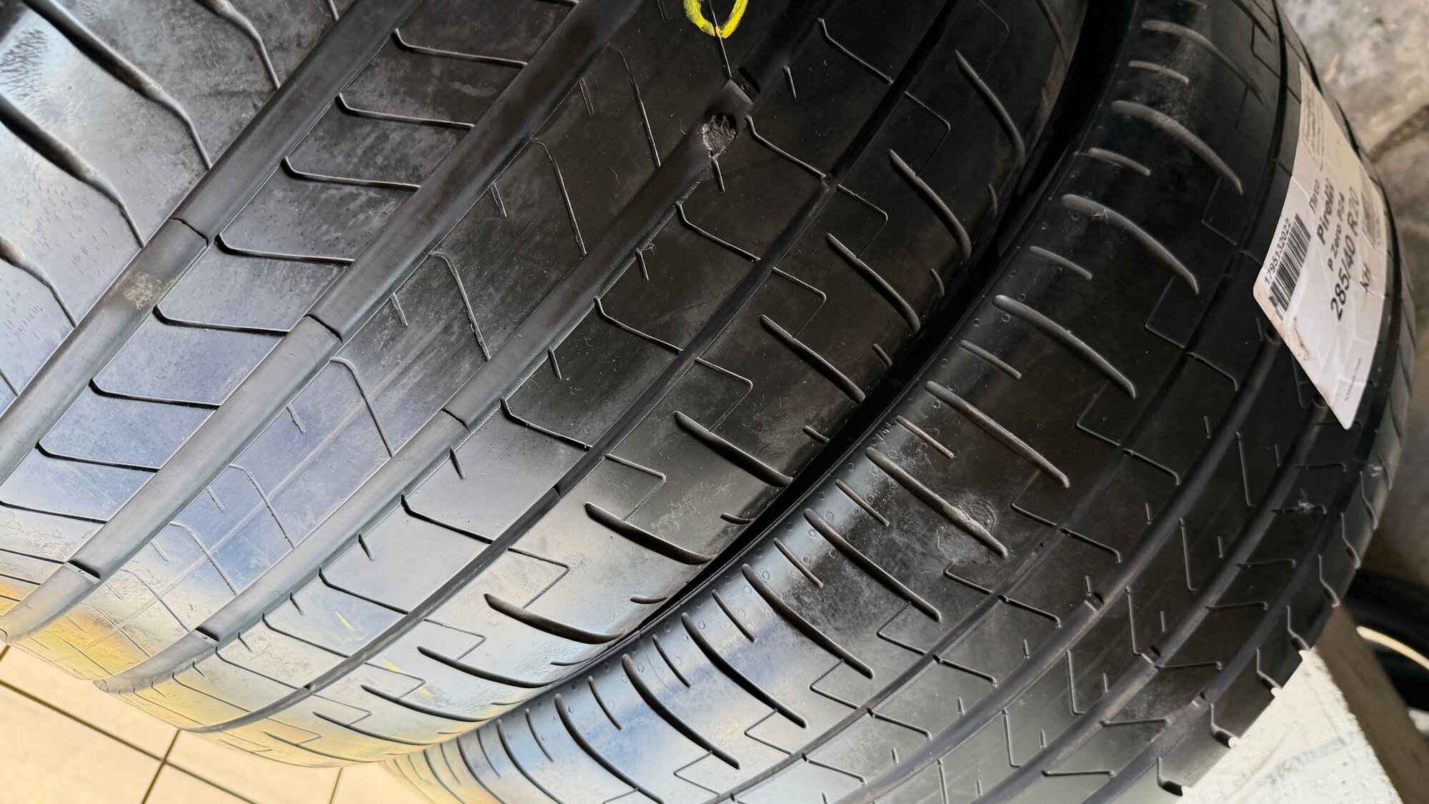 Pirelli P Zero PZ4 285/40 R20 108Y — фото 1