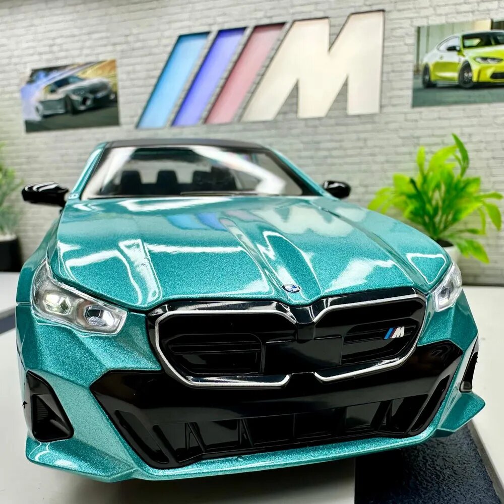 Металлическая машинка BMW M8