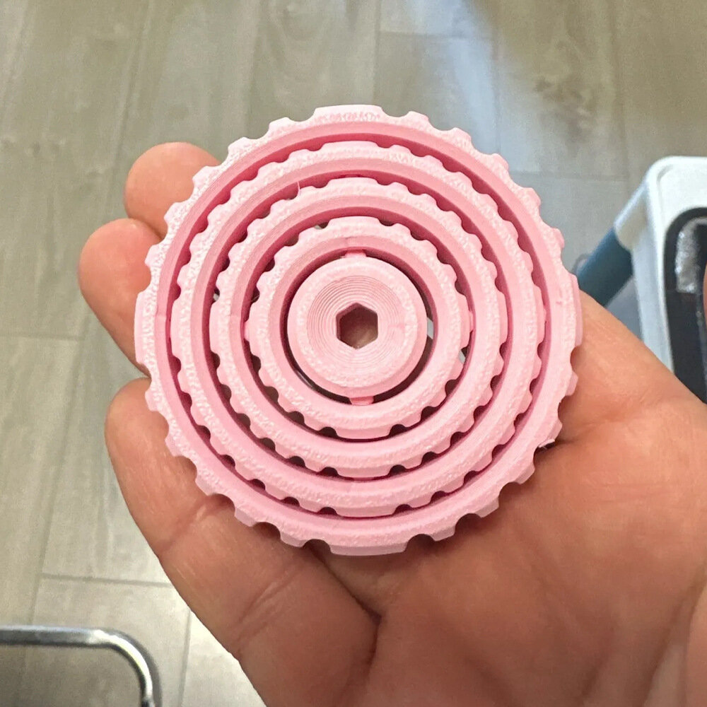 Новинка, пользующаяся большим спросом за рубежом: 3D-печатная игрушка-антистресс с 5 кольцами, всенаправленный пальчиковый механизм для декора своими руками.