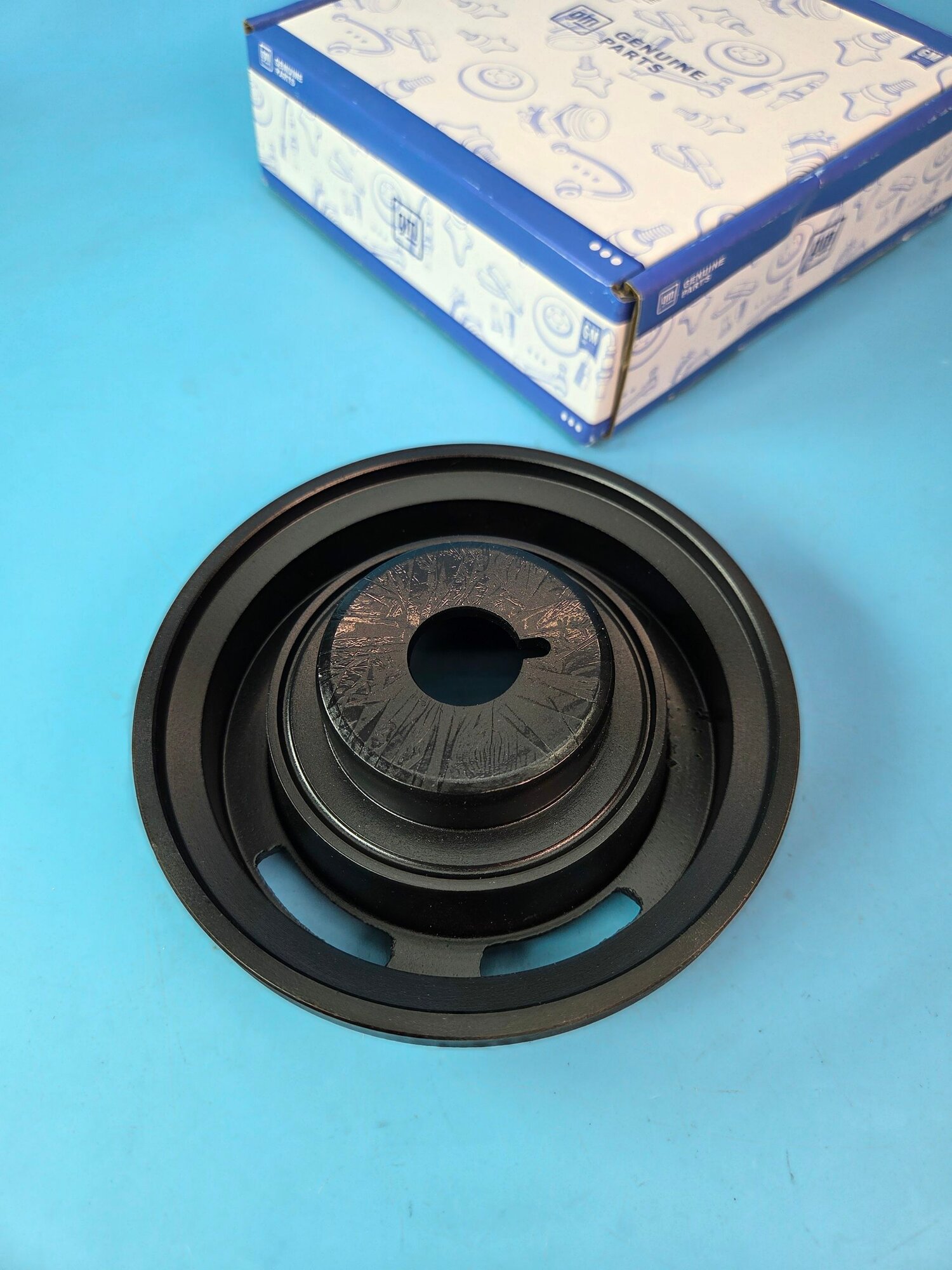 Шкив коленвала GM 55565300 Opel Astra J 2010> Opel Insignia 2008
