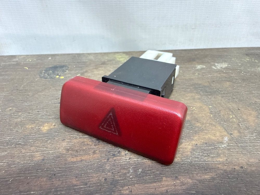 Кнопка аварийки Mitsubishi lancer 9 Б/У с пробегом