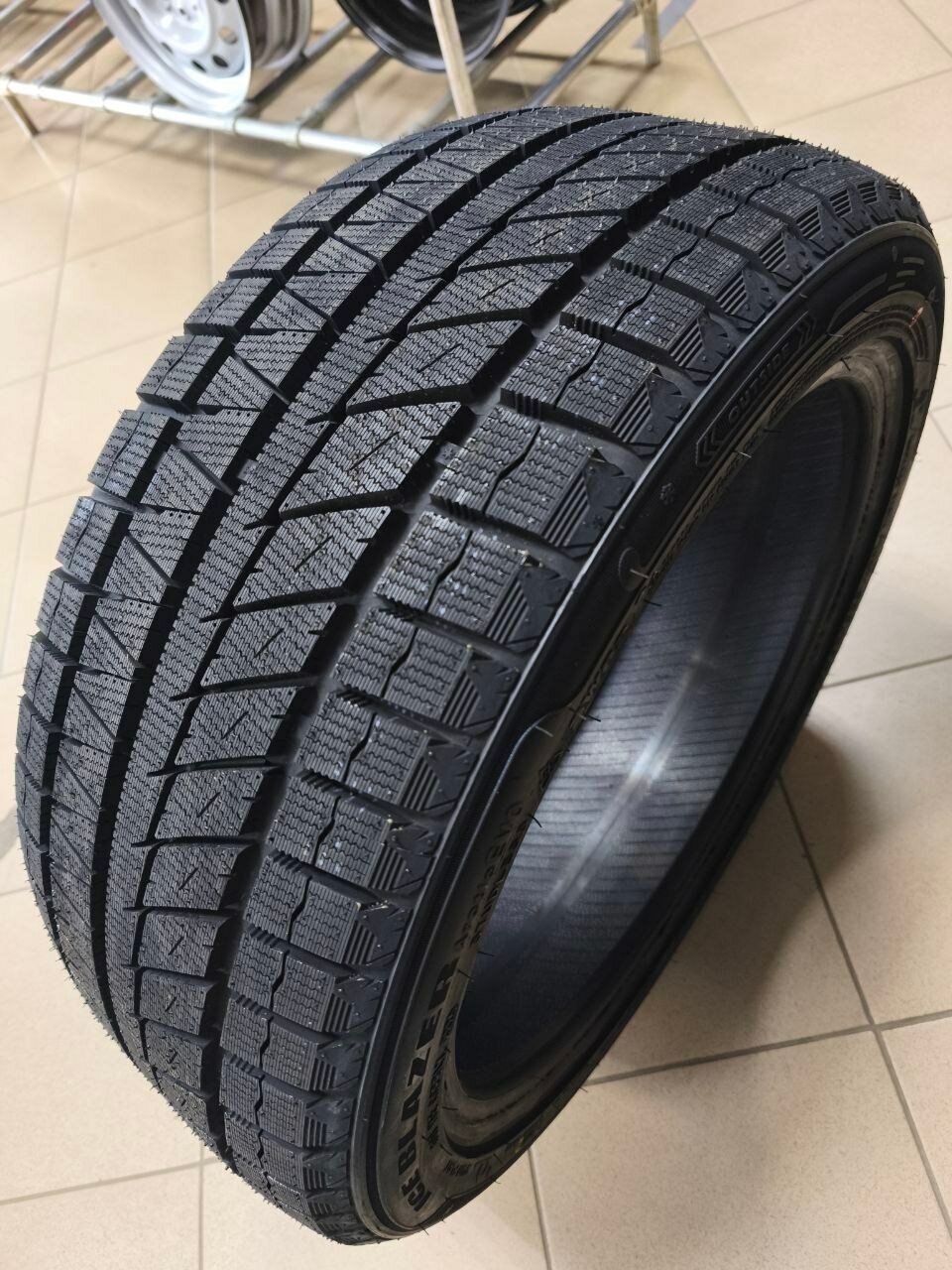 Шины зимние, нешипованные R-18 225/60 Sailun ICE BLAZER Arctic EVO 100T