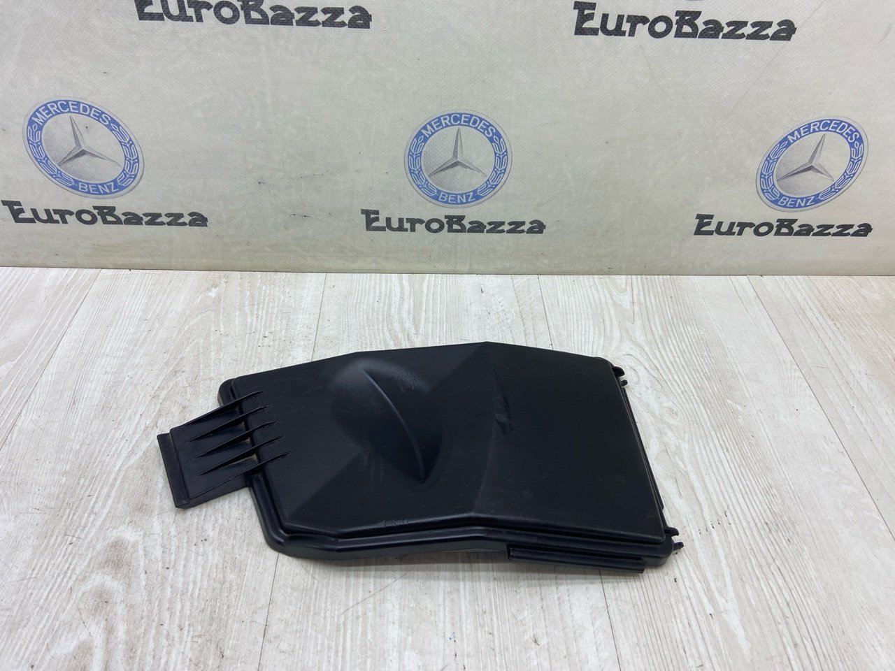 Крышка блока предохранителей Mercedes W201 A2035450203