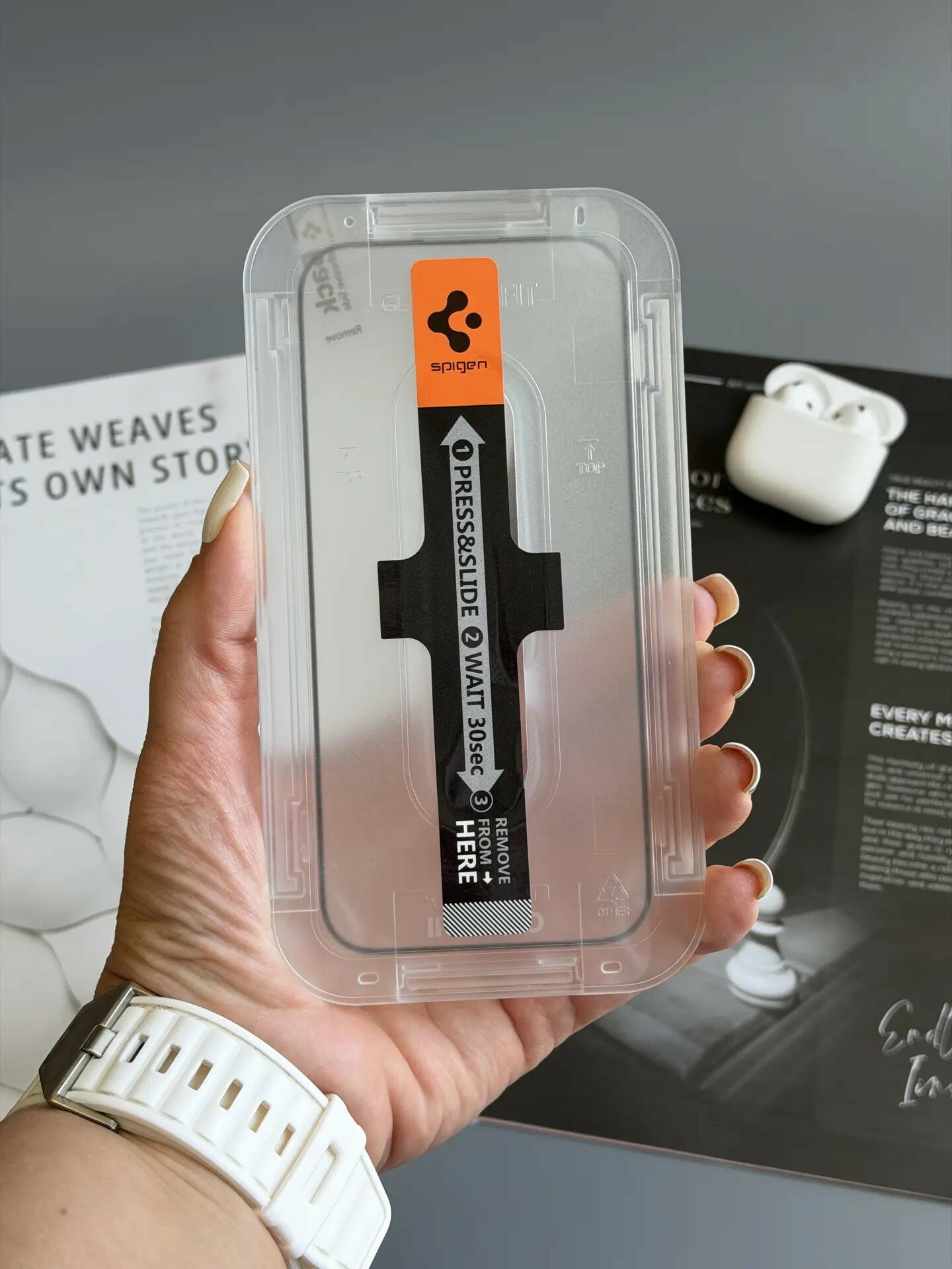 Защитное стекло Spigen на экран для iPhone 15 Pro / Набор 2 стекла + каркас для легкой установки / Авто установка за 30 секунд_3