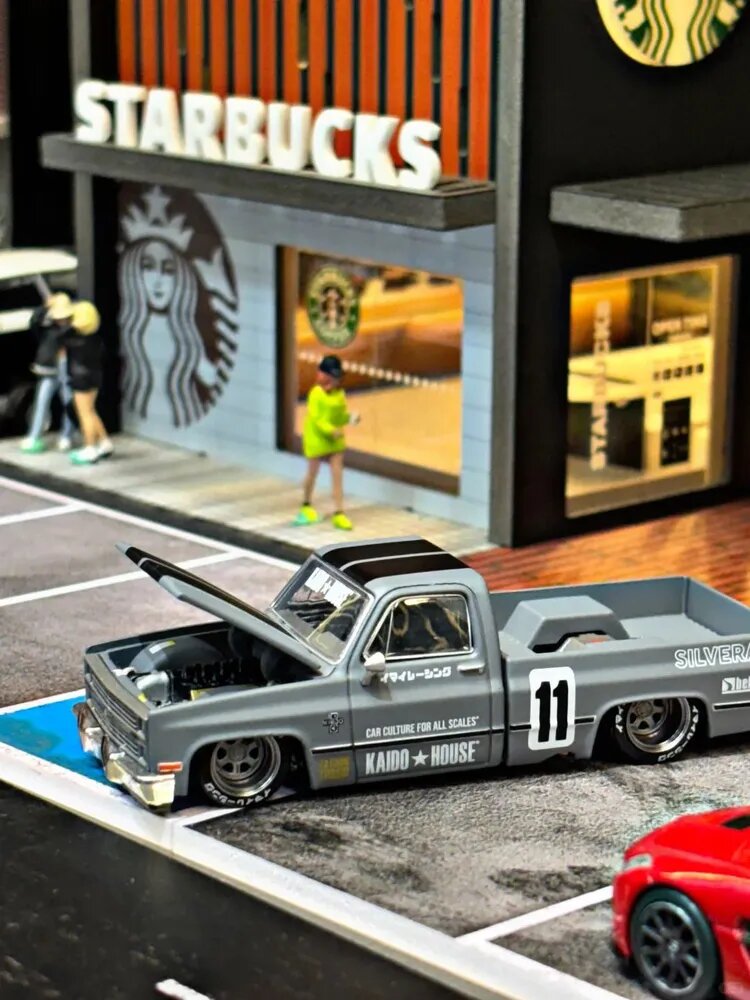 Новинка 06.2025 Коллекционная машинка KAIDO x HOUSE MINI GT 1/64 KHMG160 Chevrolet Silverado KAIDO V2