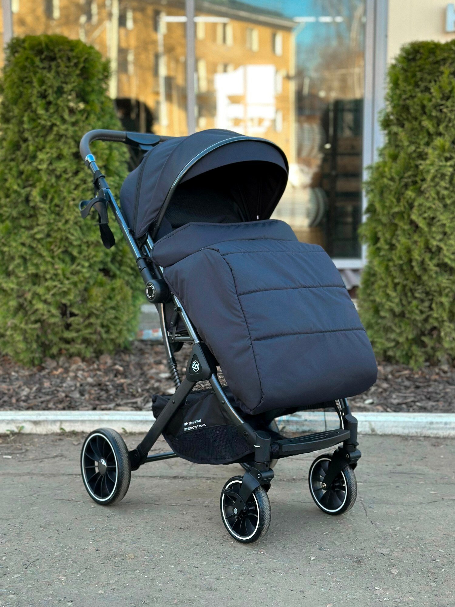 Прогулочная коляска BREND LUXMOM ORIGINAL 525, до 3х лет, перекидная ручка, цвет черный