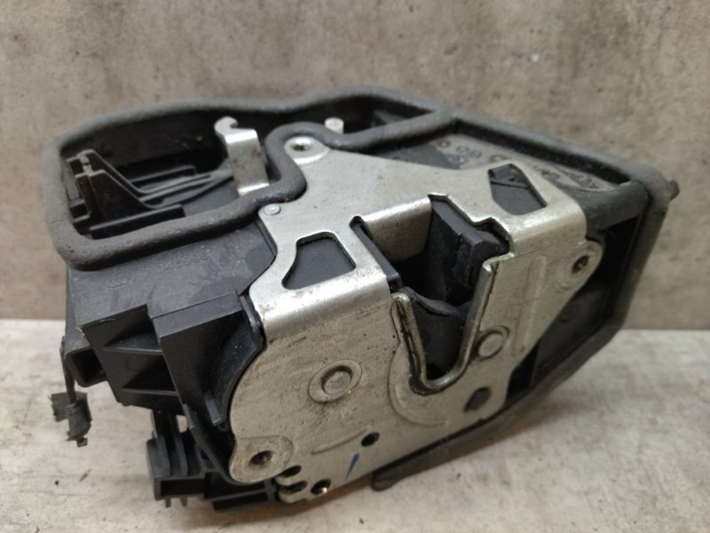 Замок двери передний правый BMW 3 E90 7202146