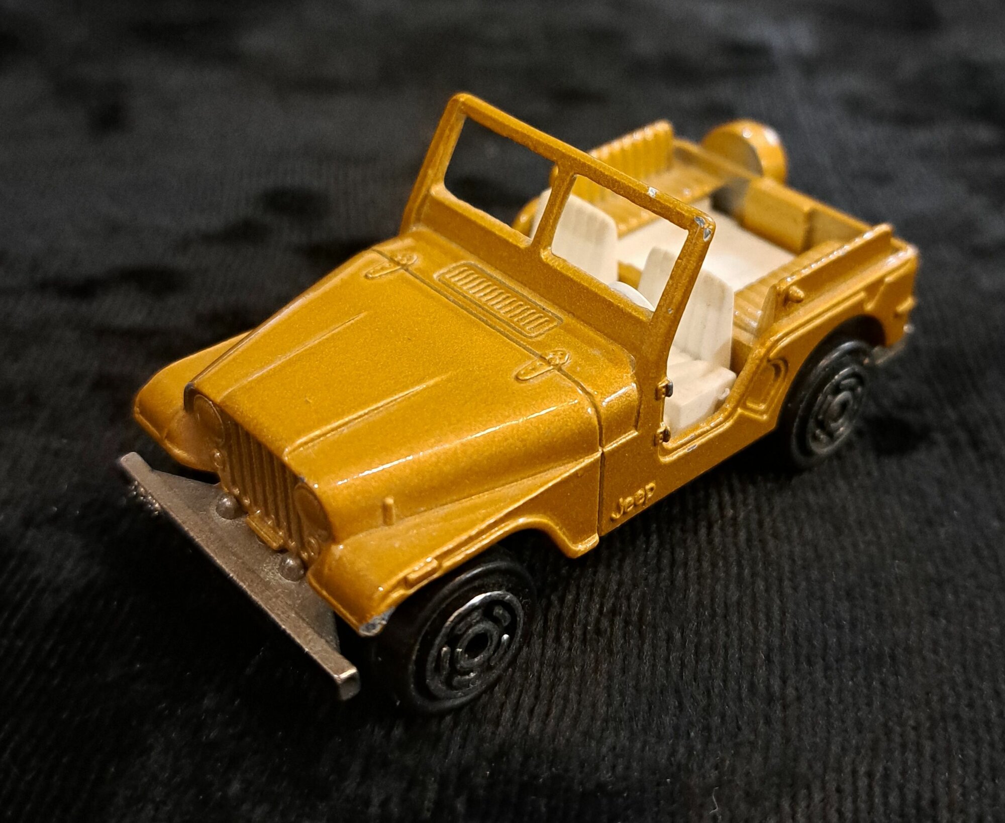 Модель автомобиля Majorette Jeep. Франция