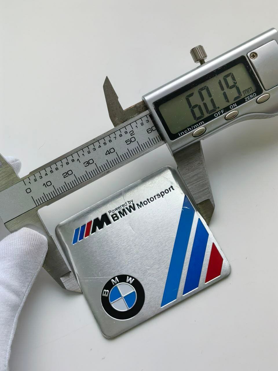 Алюминиевая наклейка 60*55 мм. BMW M Motorsport М Мотоспорт эмблема наклейка на авто БМВ 1 шт.