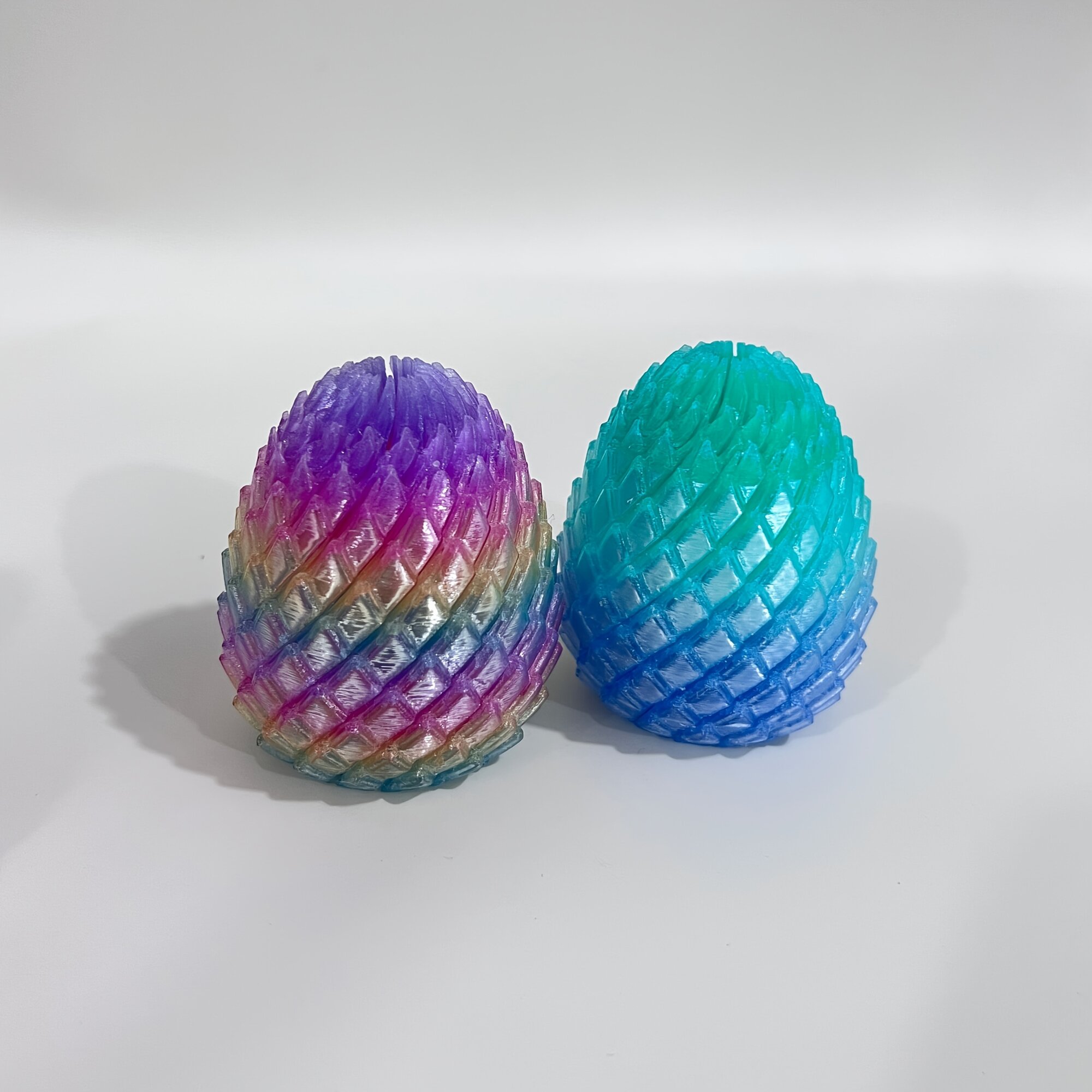 Игрушка в виде 3D-печатного яйца дракона, вращающаяся и деформируемая, материал PLA, высота 2.91 дюйма, цвет кристальный радужный + кристальный сине-зеленый