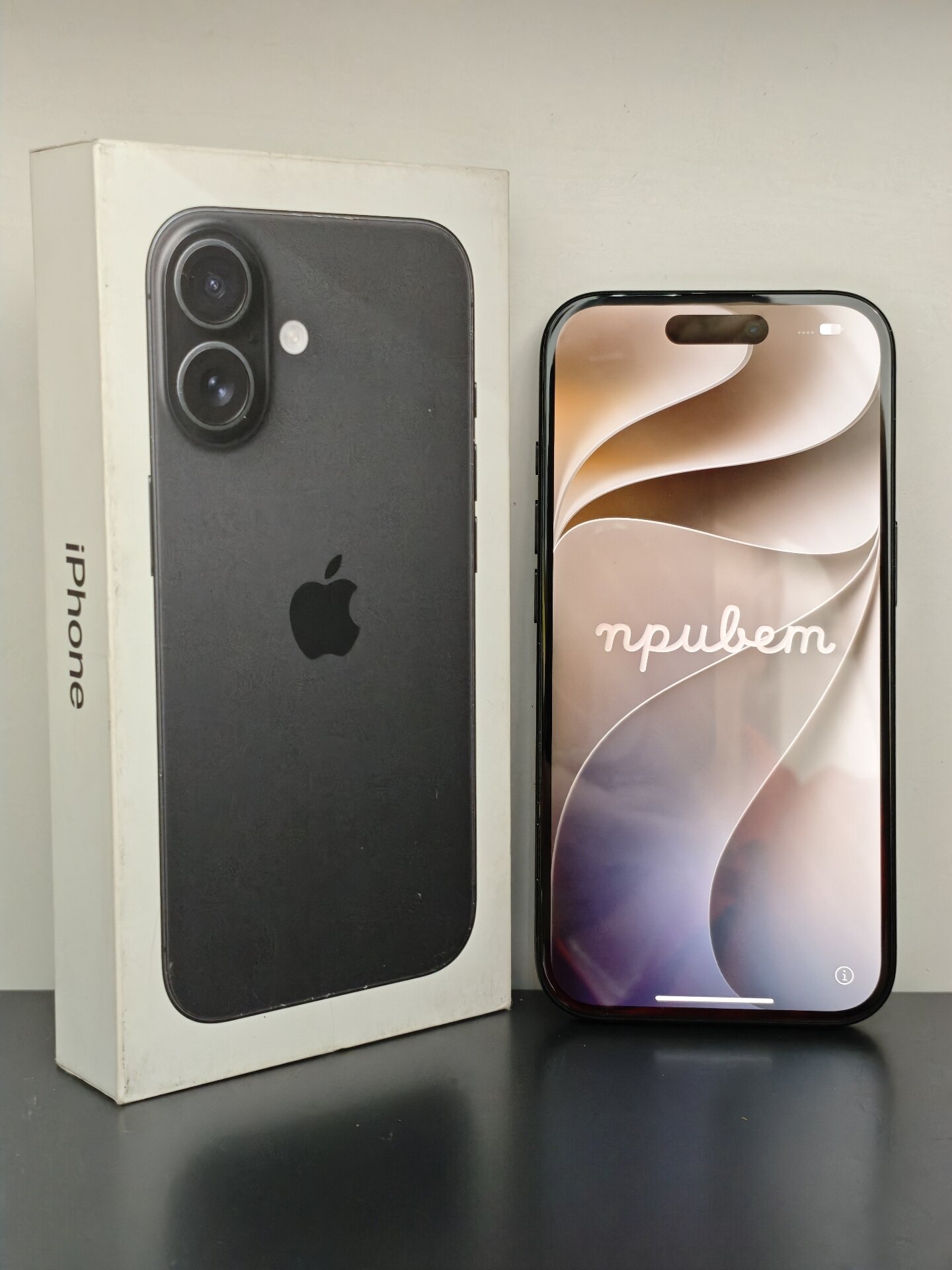 APPLE iPhone 16 8 Гб Black 6.1", 2556x1179, OLED, A18, 8/128 Гб, iOS, 3561 мАч, черный — фото 1