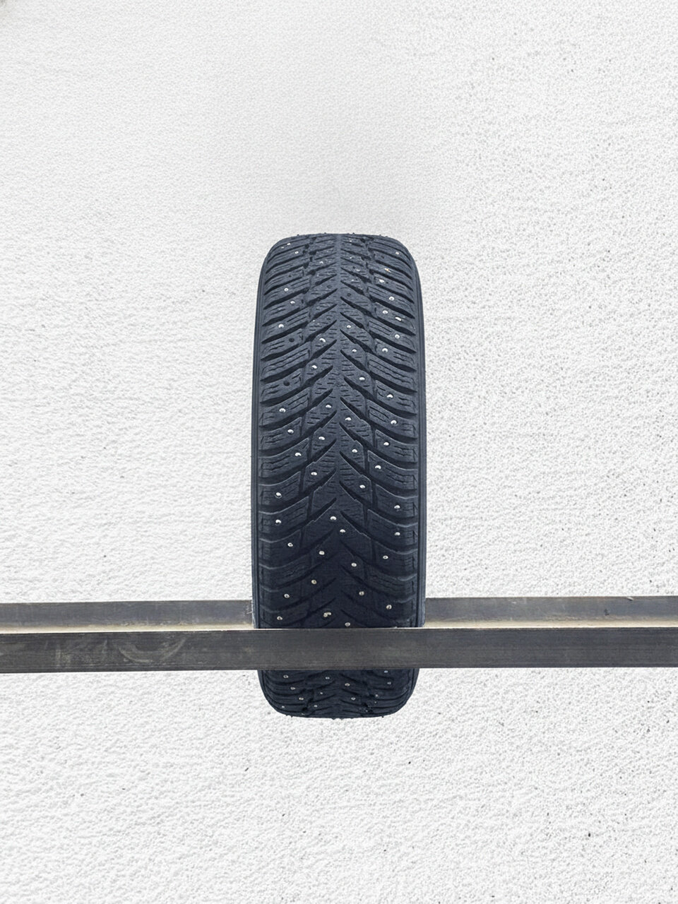 Зимние шины шипованные Nokian Tyres Hakkapeliitta 10P 185/65 R15 30% износ TSB041501