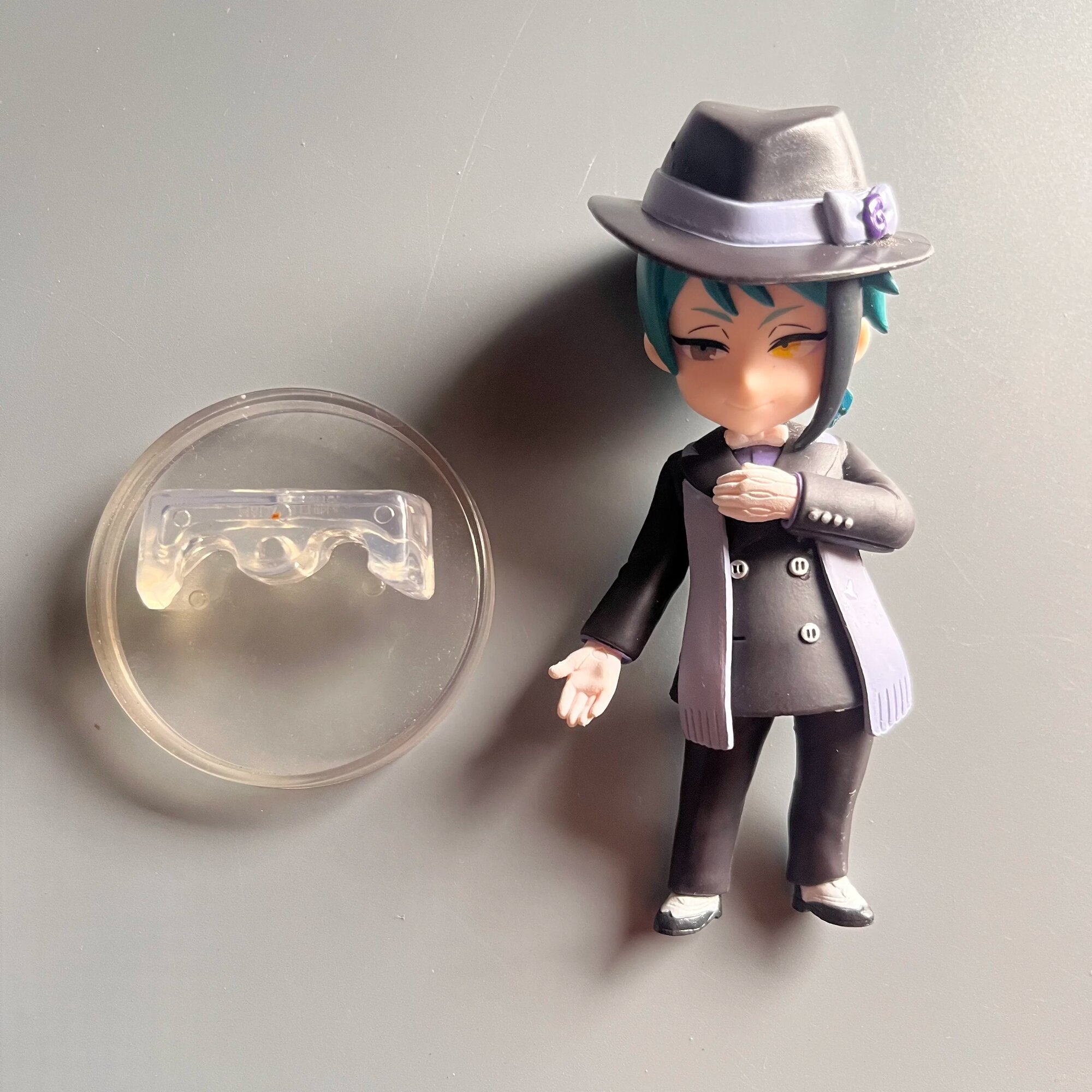 Bandai Disney Twisted-Wonderland Gashapon Фигурка светло-зеленый