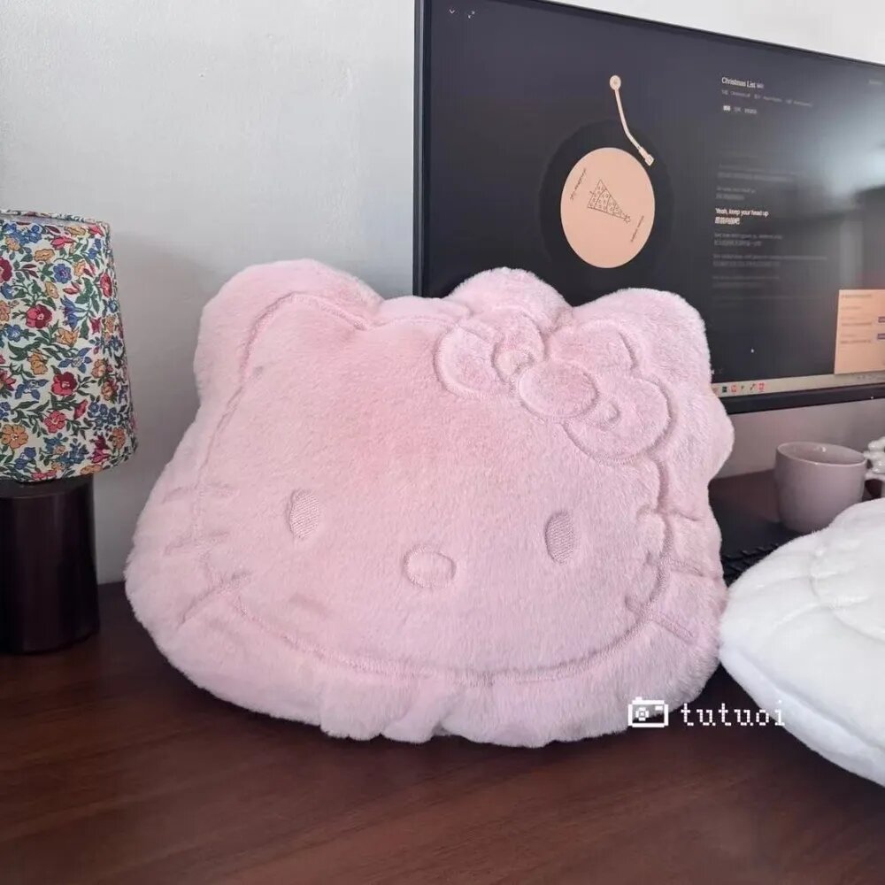 Мягкая и милая плюшевая подушка Hello Kitty, может использоваться как подголовник для дивана/кровати, автомобильная подушка или подарок на день рождения.
