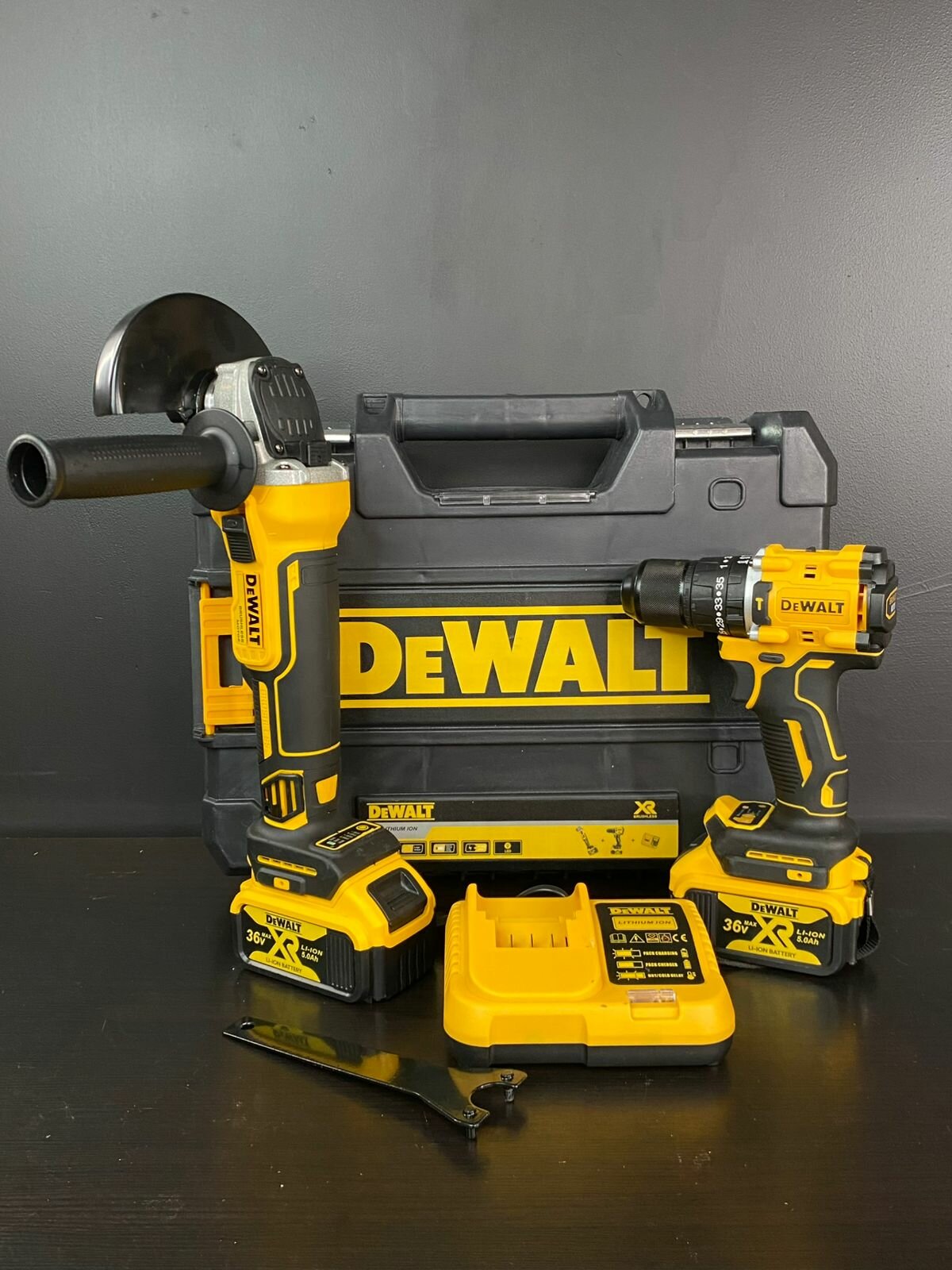 Набор бесщеточного аккумуляторного инструмента 2в1 DeWalt шуруповерт и болгарка УШМ