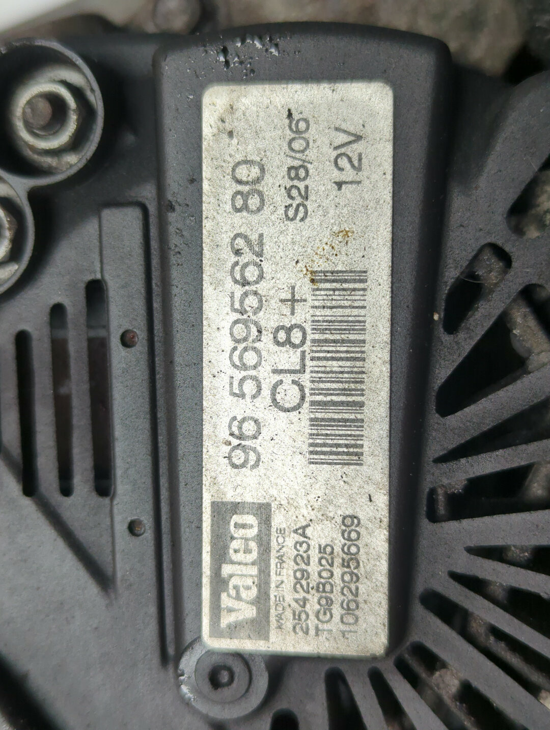 Генератор Peugeot 307 Б/У — фото 1
