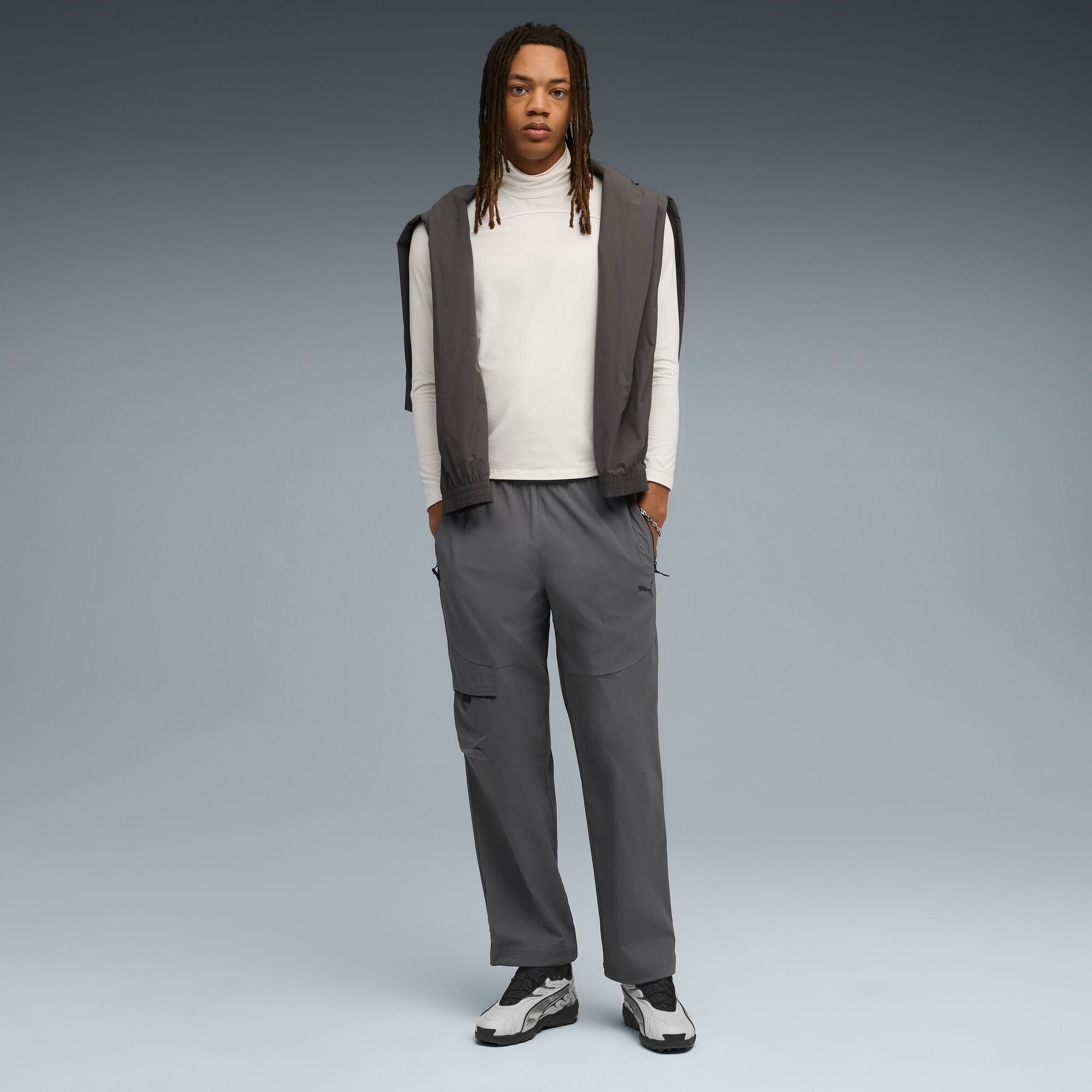 Брюки PUMA PUMATECH Relaxed Cargo Pants, размер M, темно-серый — фото 1