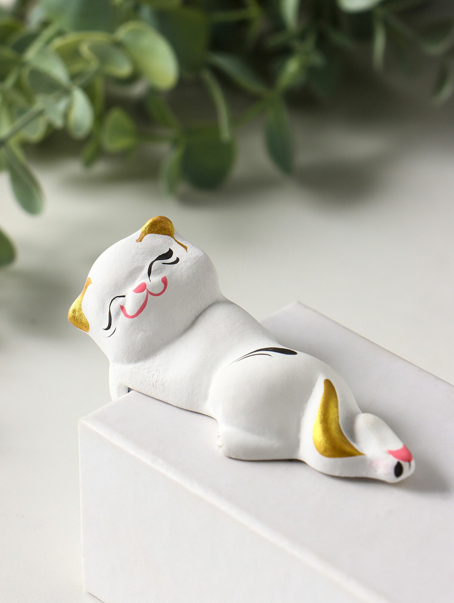 Фигурка настольная "Котик висячий", на полку, керамика, 9 см, белый