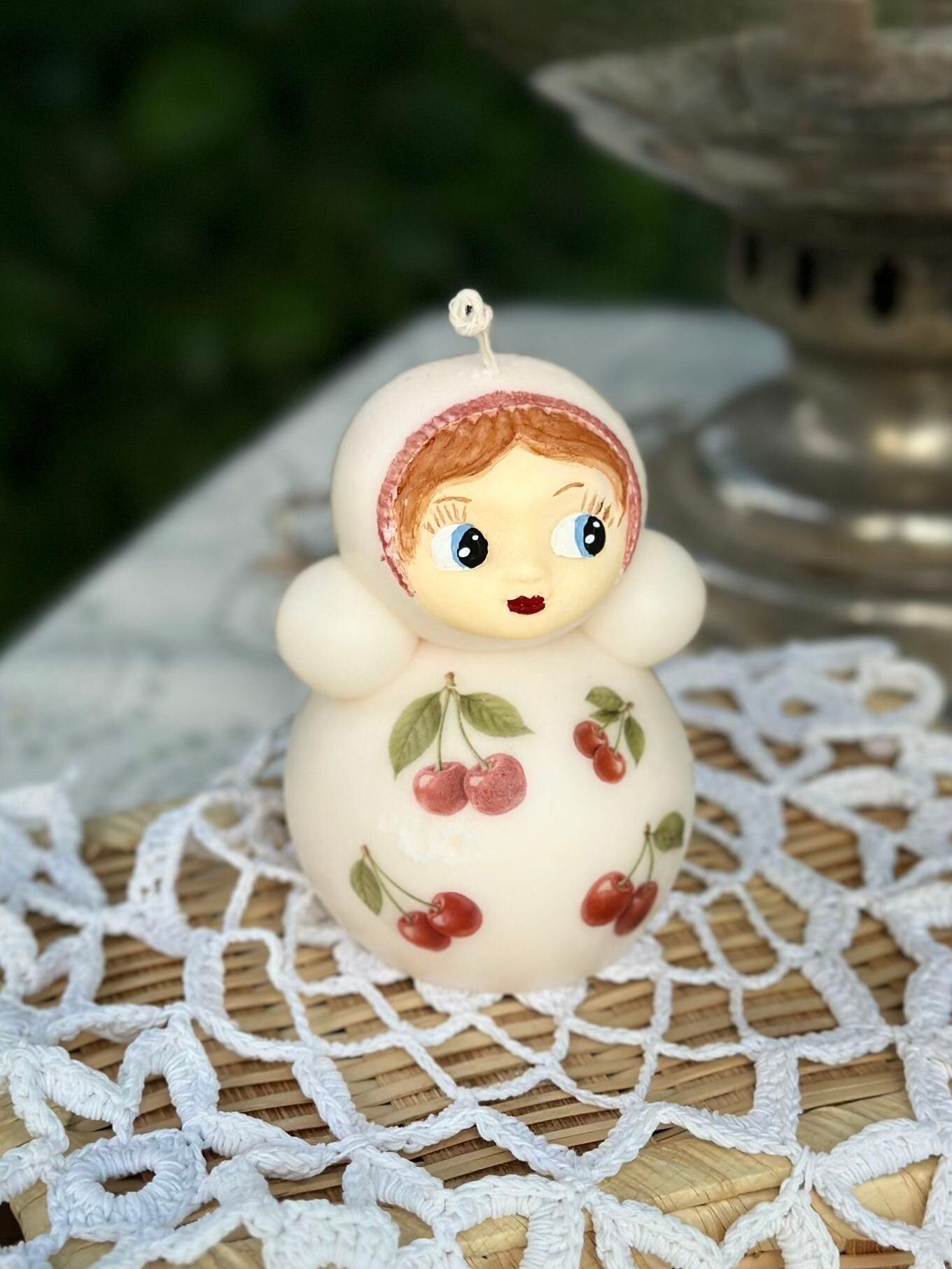 Свеча ISARA_HOME "Неваляшка", с вишенками, соевый воск, нейтральная, интерьерная