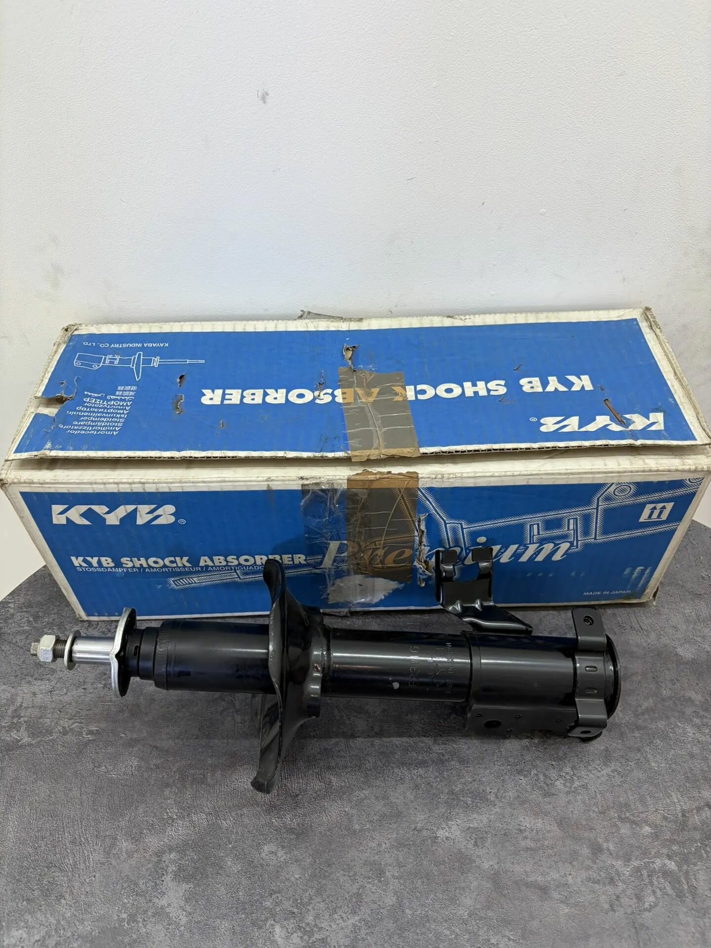 633116 Амортизатор передний левый Nissan Sunny (N14) 90-