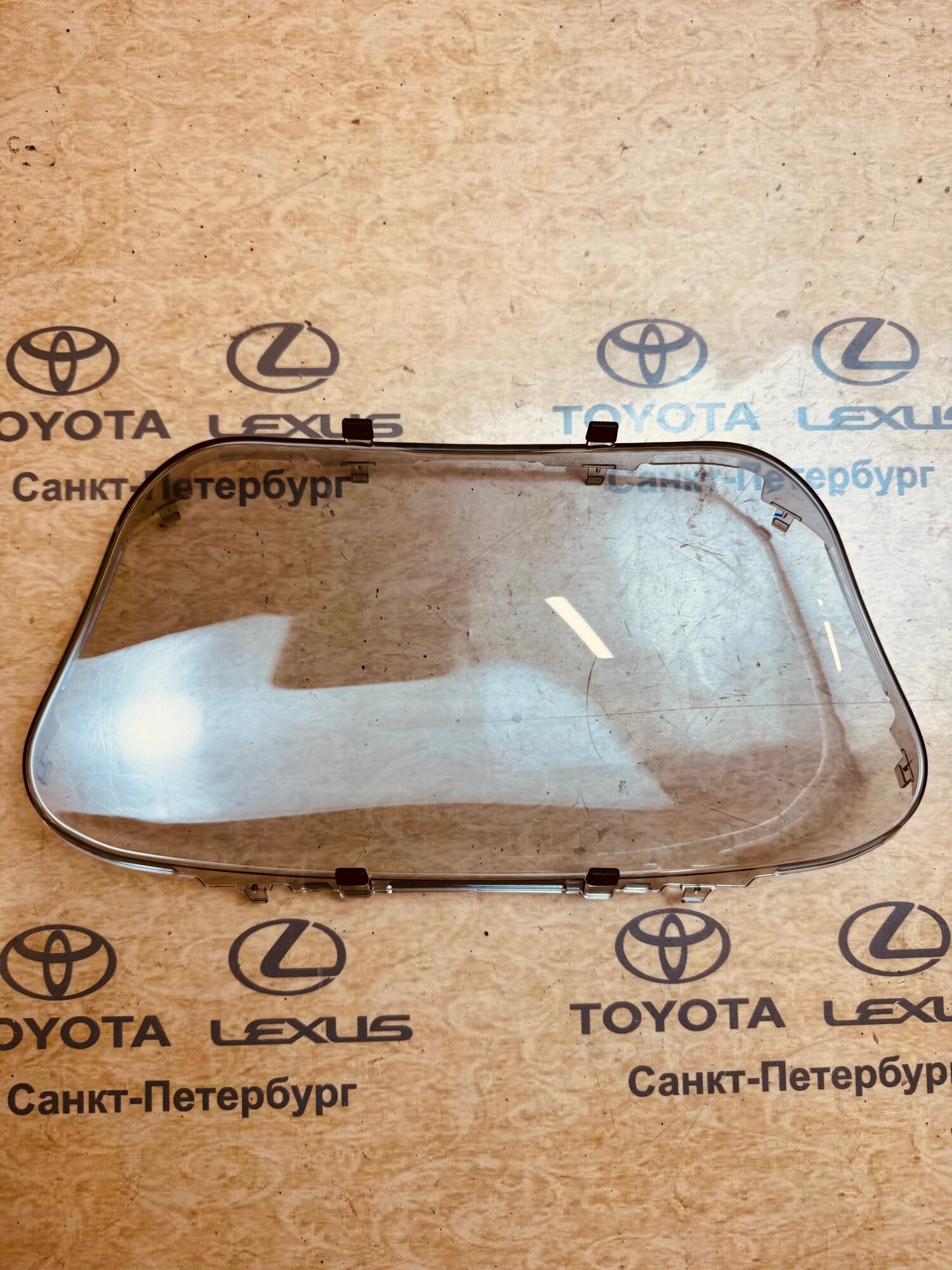 Стекло приборной панели Toyota RAV 4 XA40