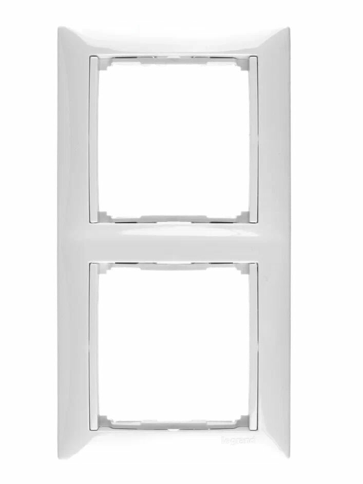Рамка Legrand Valena 2 поста белая для розеток и выключателей без механизмов 774452