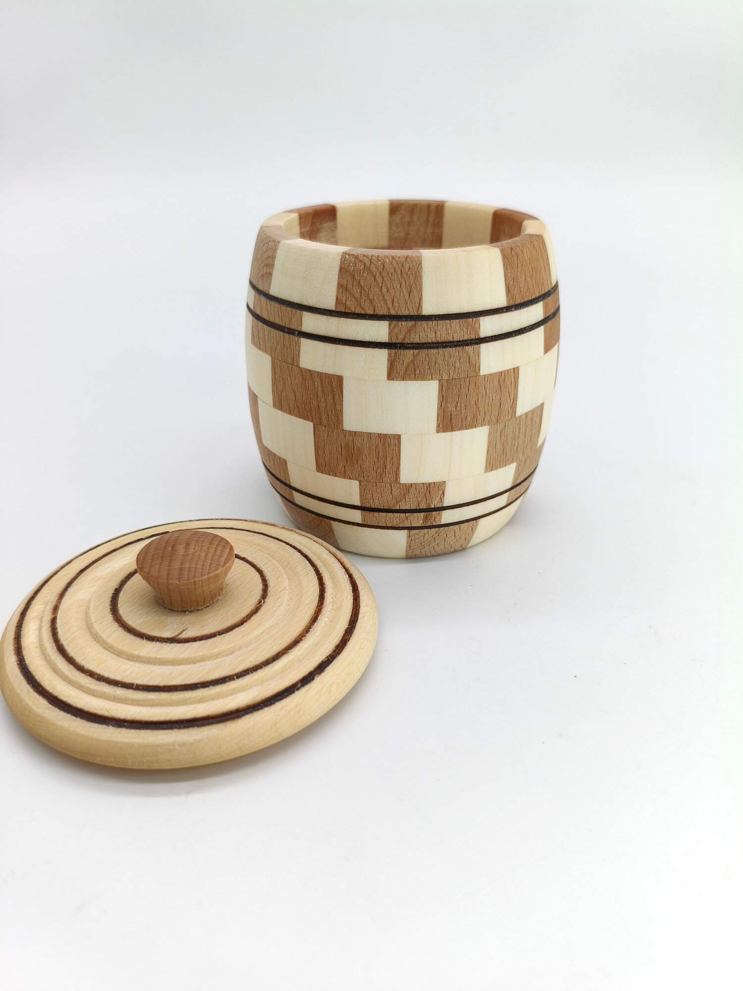 Боченок из натурального дерева с крышкой