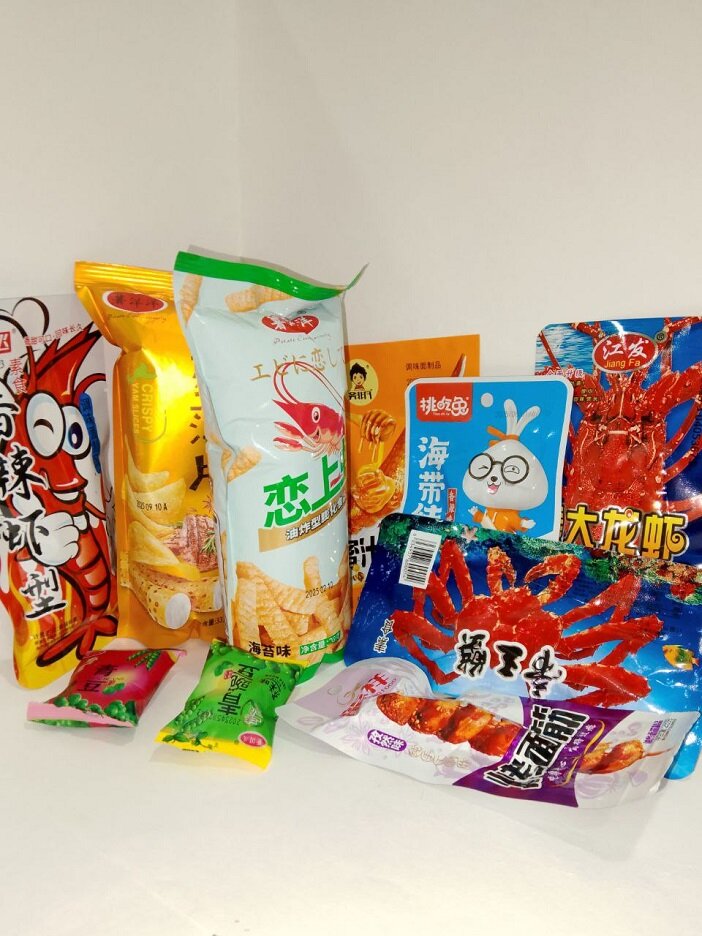 Китайские снэки (закуски) подарочный набор (микс) 10шт. + стикер панда в подарок