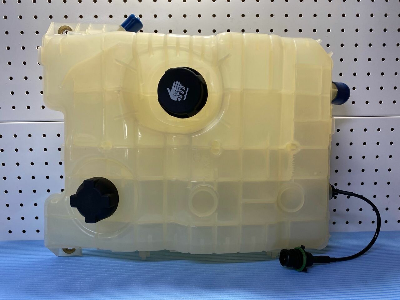 Бачок расширительный рено премиум Renault Premium