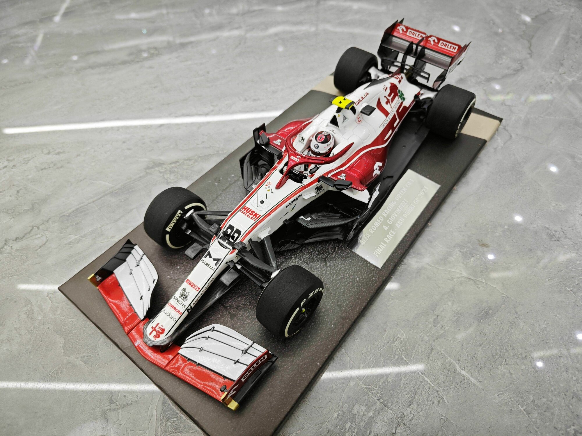 MINICHAMPS Коллекционная модель Alfa Romeo Racing Orlen C41 Antonio Giovinazzi Final Race Abu Dhabi GP 2021 масштаб 1:18 лимитированная модель с последнего Гран-при