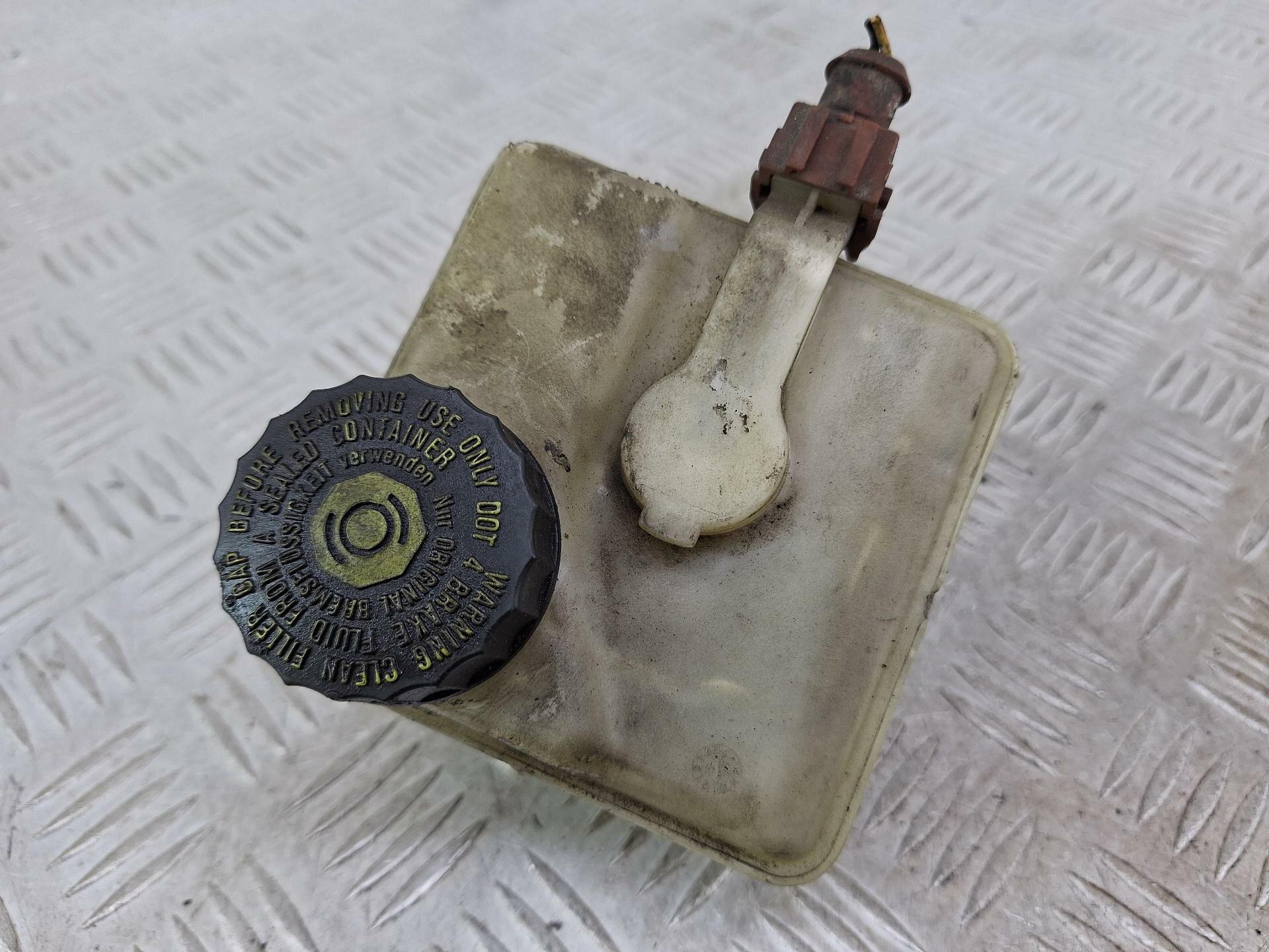 Бачок тормозной жидкости Volvo V70 2 2001 9485183