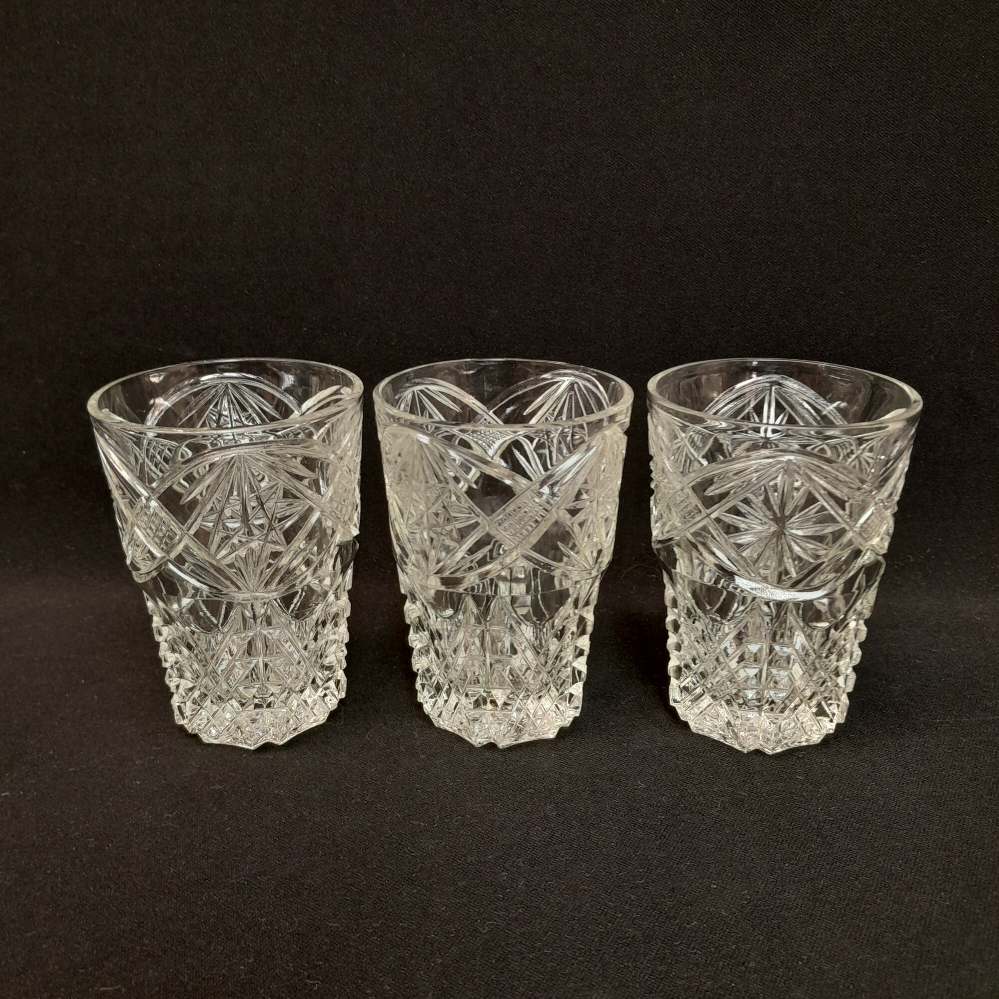 Винтажный набор стаканов 3 шт 150 мл, хрусталь пресс форма, СССР.