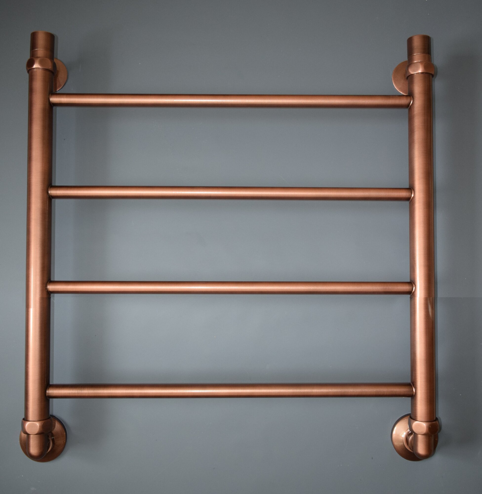Компактный водяной полотенцесушитель в цвете состаренная медь, 50x40 см, Loft Designe