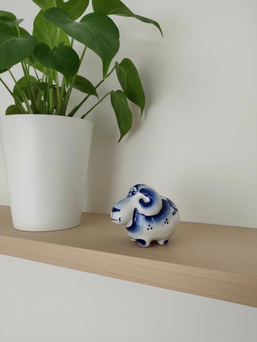 Фарфоровая статуэтка "Баран" гжель цветные краски ручная работа