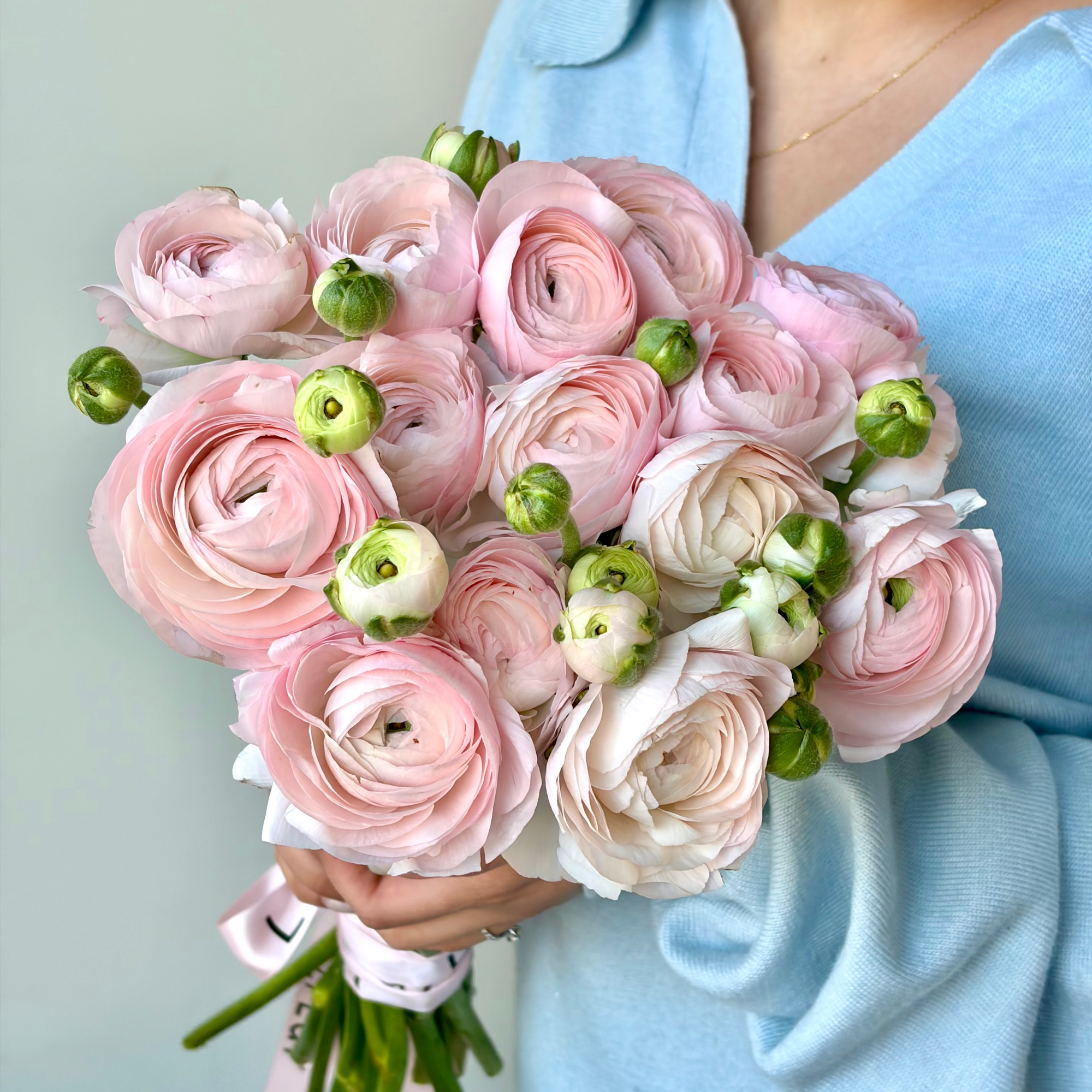 Букет 15 ранункулюсов #1054