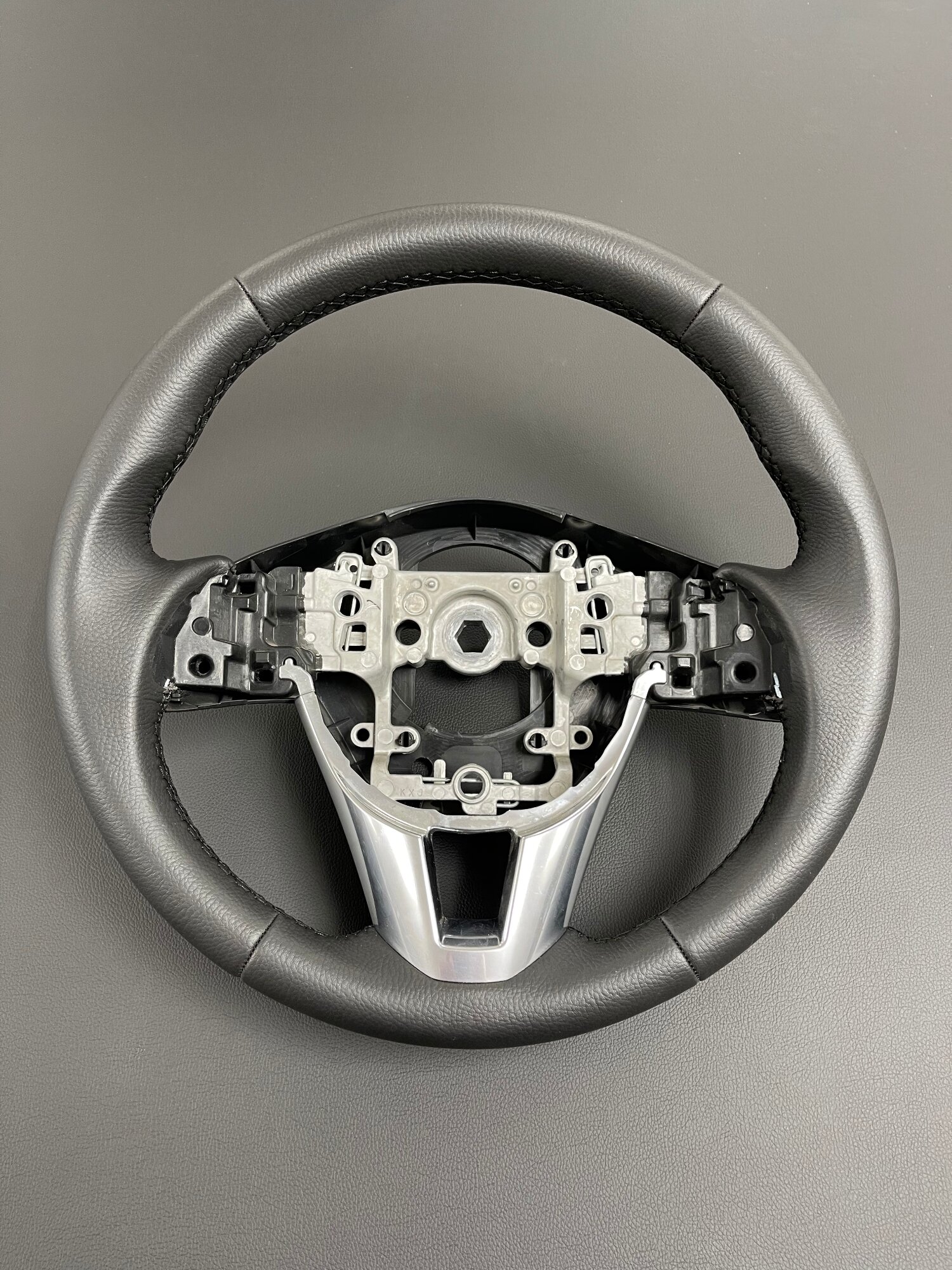 Руль Mazda 6 GJ Б/У после перетяжки.