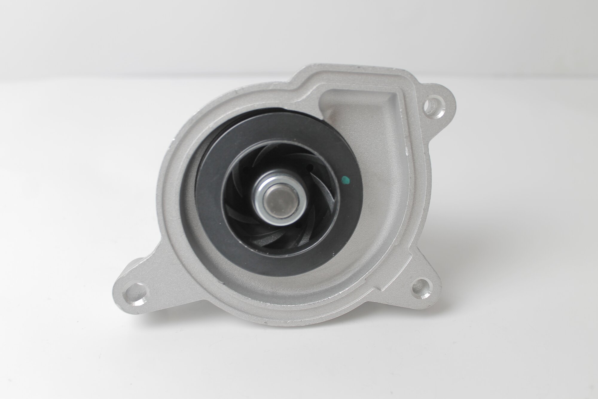 Насос водяной помпа двигателя VOLKSWAGEN Golf 5/6, Passat B6/B7 SKODA Octavia A5 AUDI A1 8X, CAXA