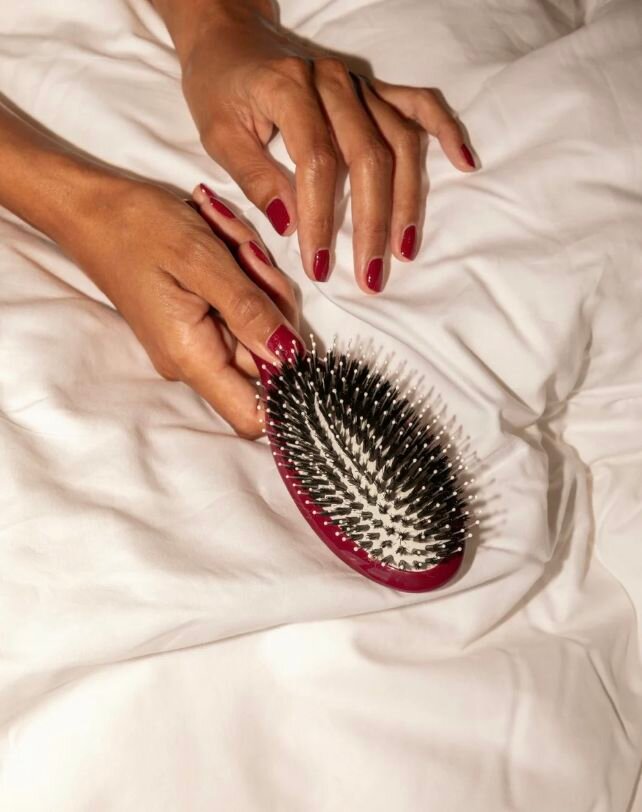 La Bonne Brosse Массажная расческа для волос N 03 Sensitive Scalp Brush - Cherry Red