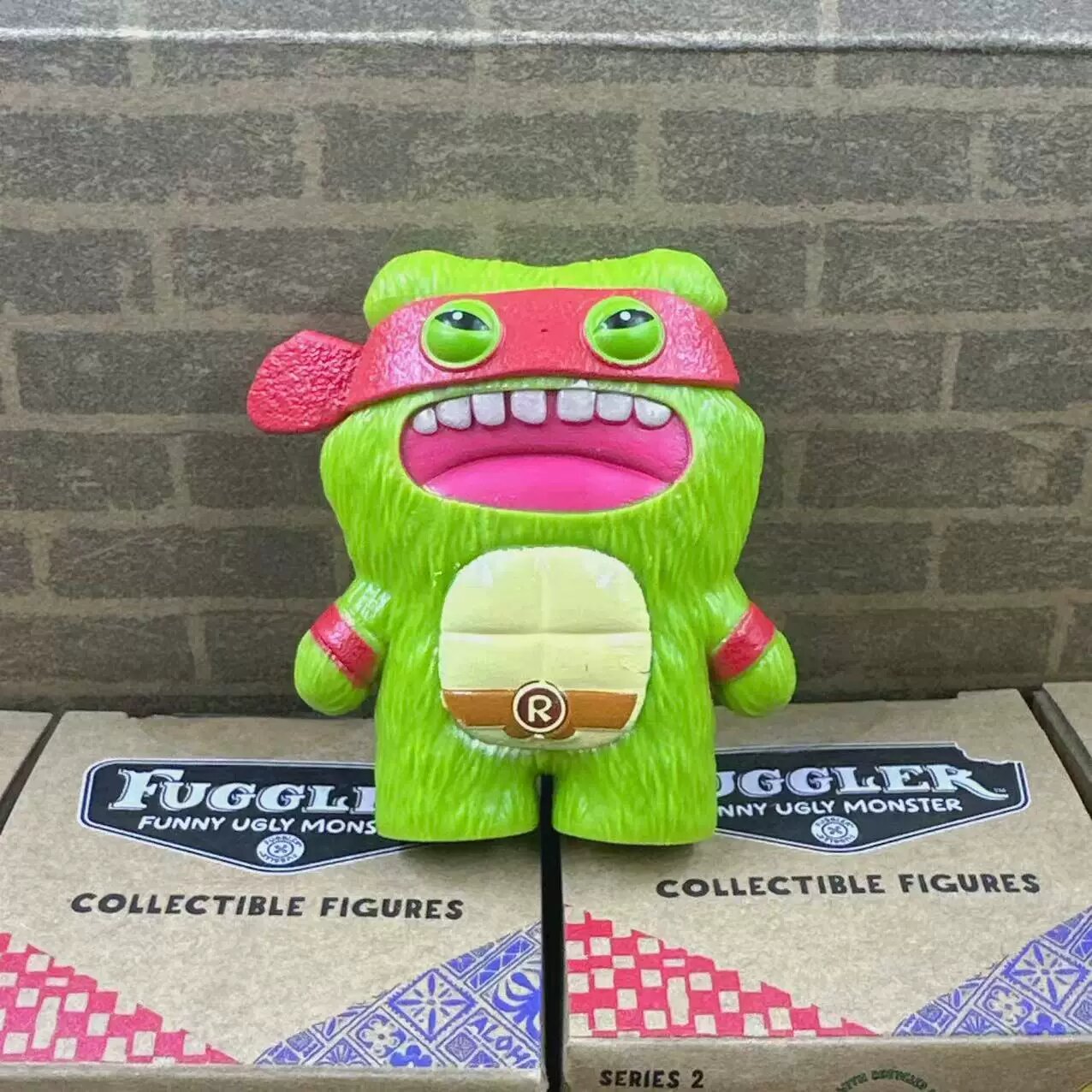 Оригинальная коллекционная фигурка FUGGLER Big-Tooth (флокированные зубы), светящаяся в темноте, миниатюрная
